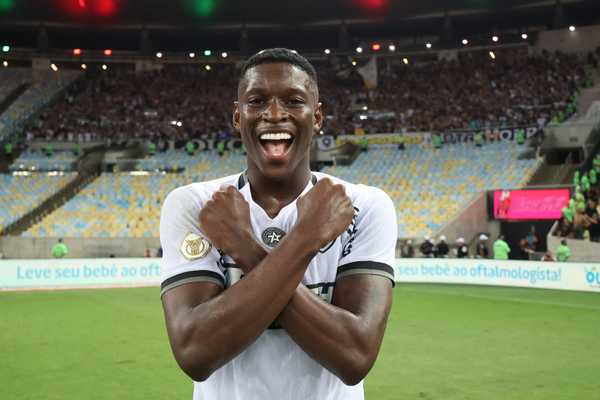 A simbologia do Pantera Negra, adotado por Luiz Henrique no Botafogo ...