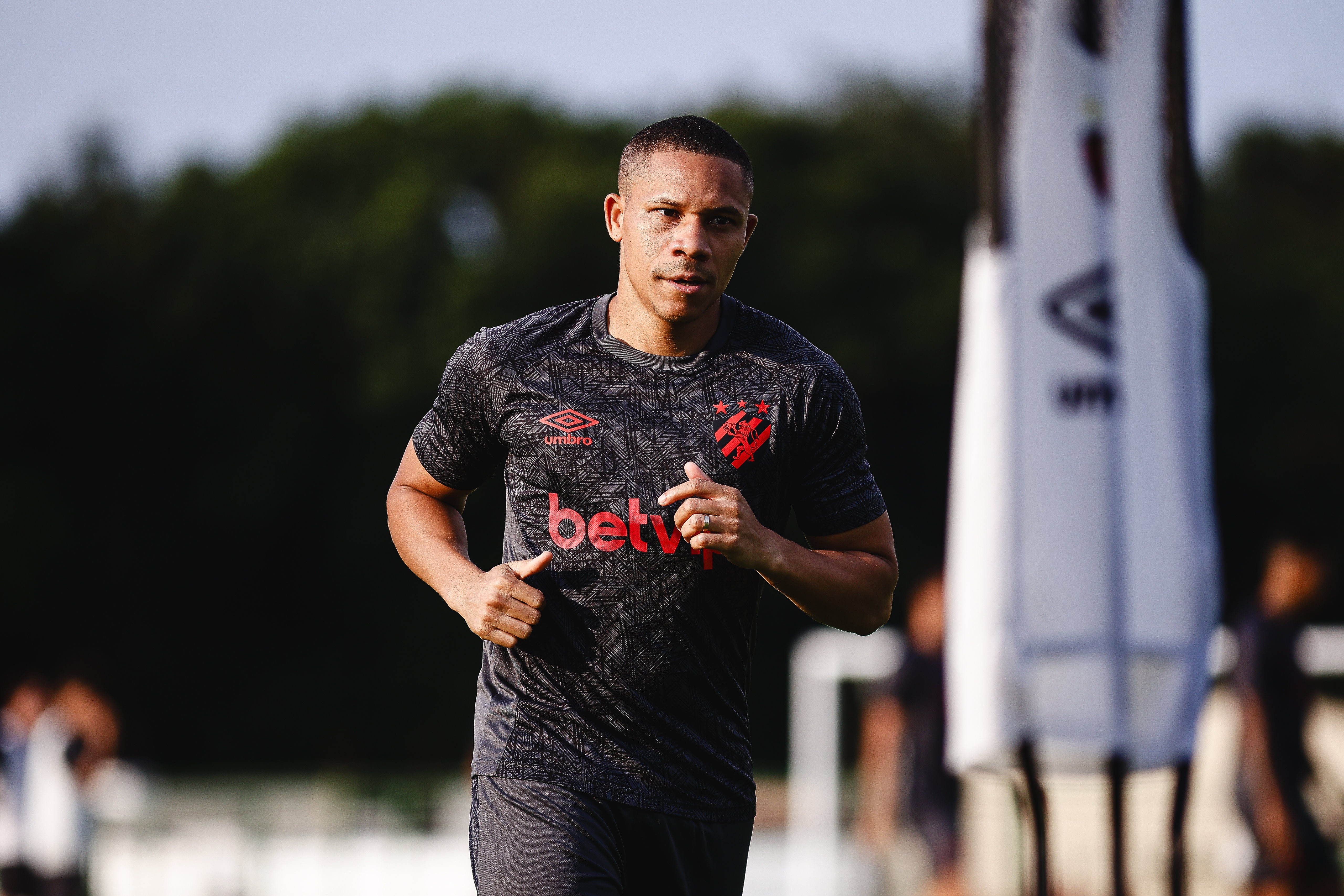 Em autocrítica, Wellington Silva diz que ele e o Sport ainda têm "muito ...