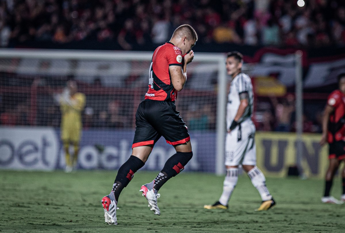 Gazal celebra primeiro gol e vê Atlético-GO confiante na luta contra o rebaixamento | atlético ...