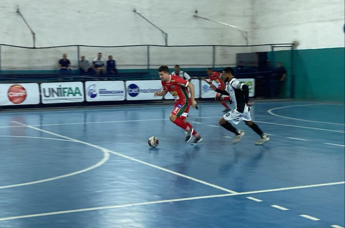 Em duelo acirrado, Três Rios vence Resende em casa pelo jogo de ida da ...