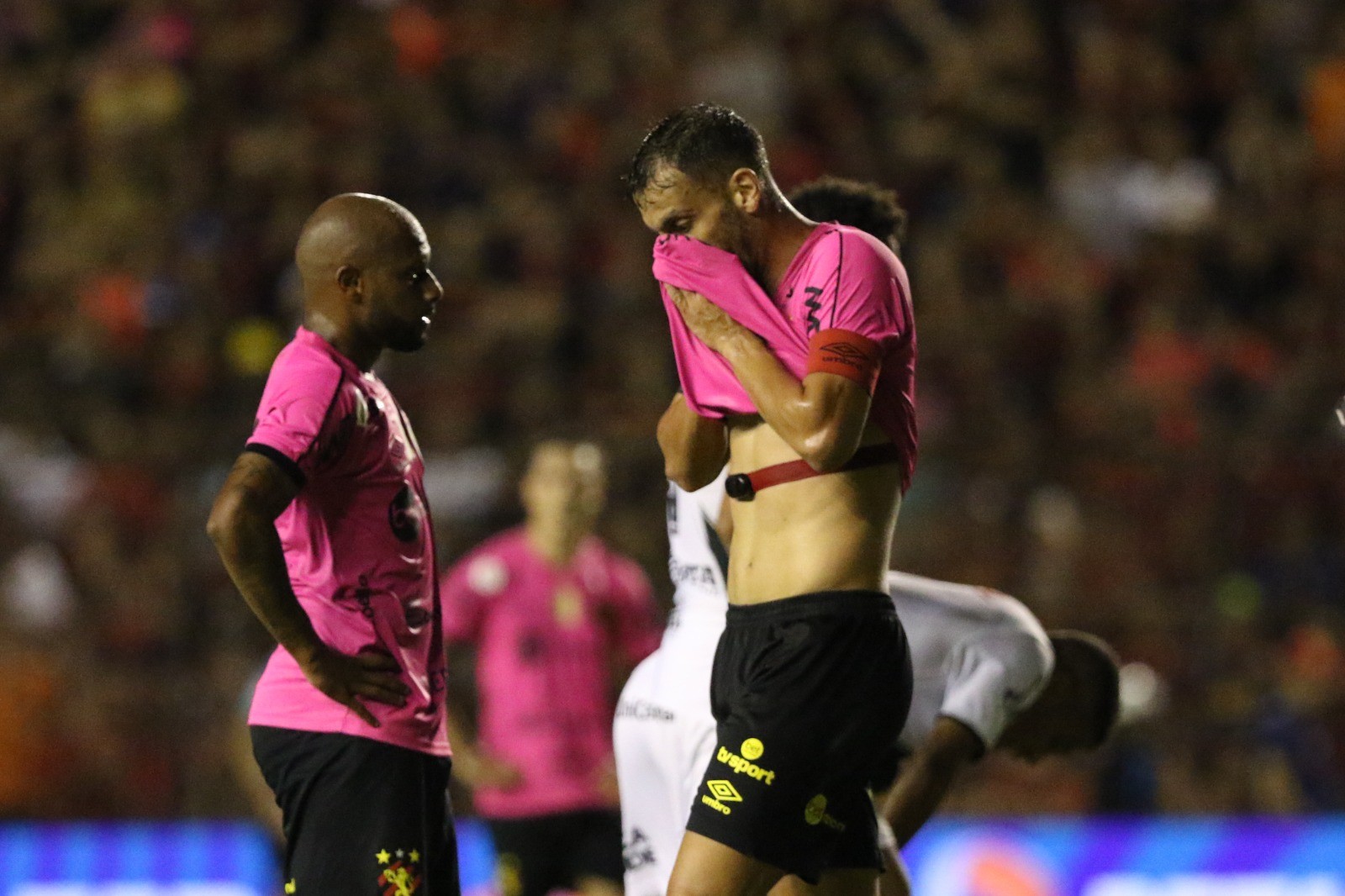 Análise: colapso do sistema defensivo compromete Sport em luta por acesso na Série B | sport | ge