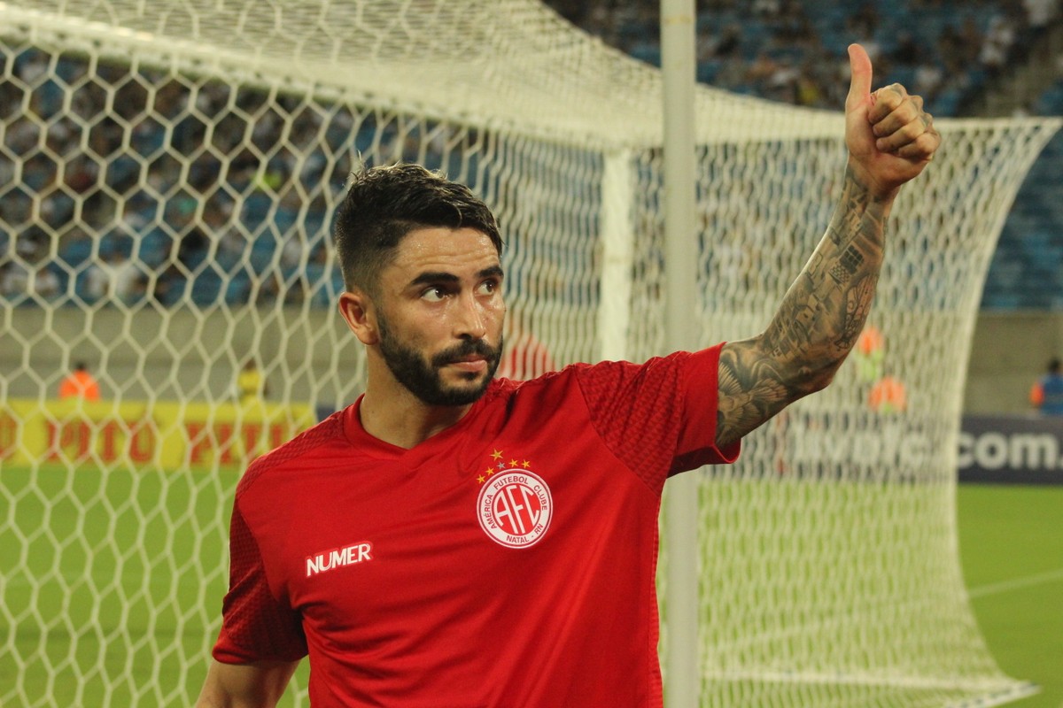 Mesmo com incerteza do calendário, América-RN renova com Dione até o ...