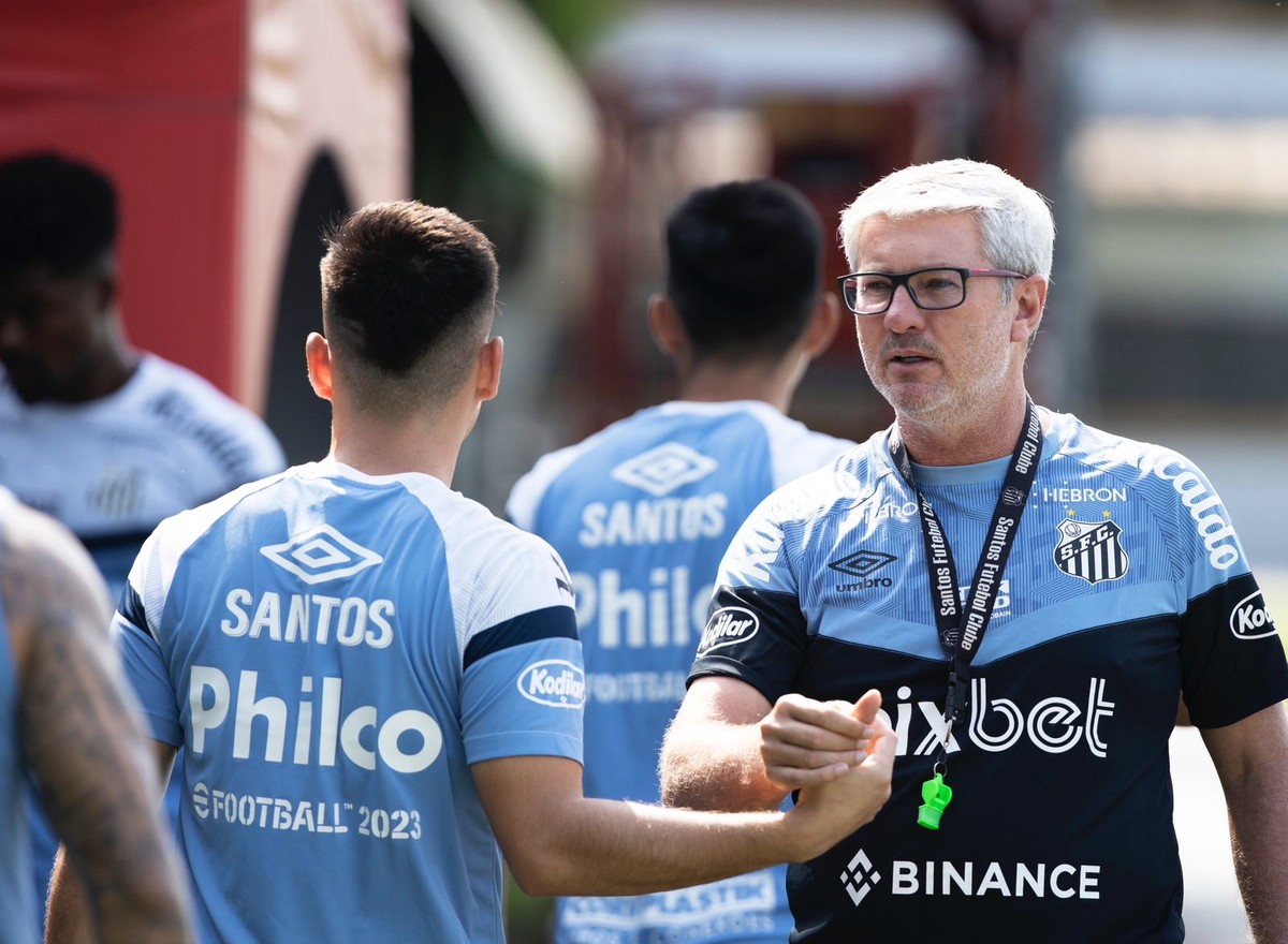 Santos treina bola parada antes de jogo contra o Botafogo-SP pela Copa ...