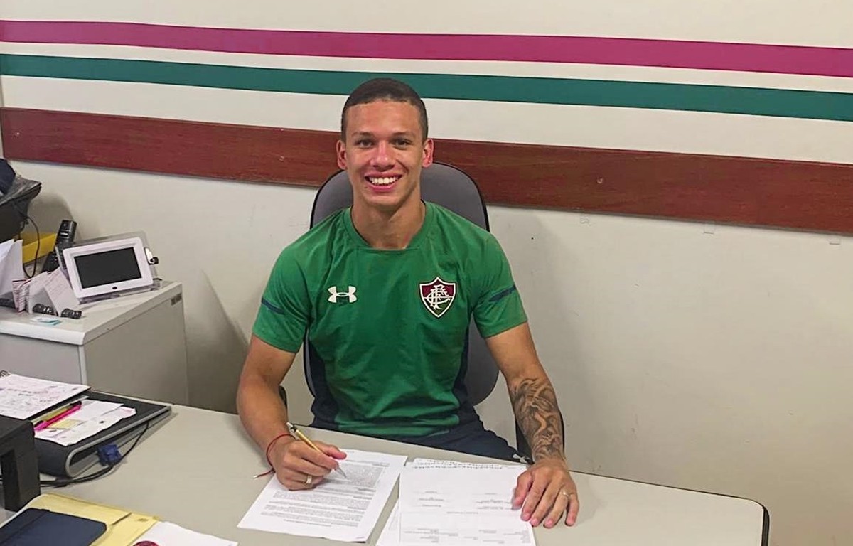 Promessa da base, Calegari estende contrato com o Fluminense até ...