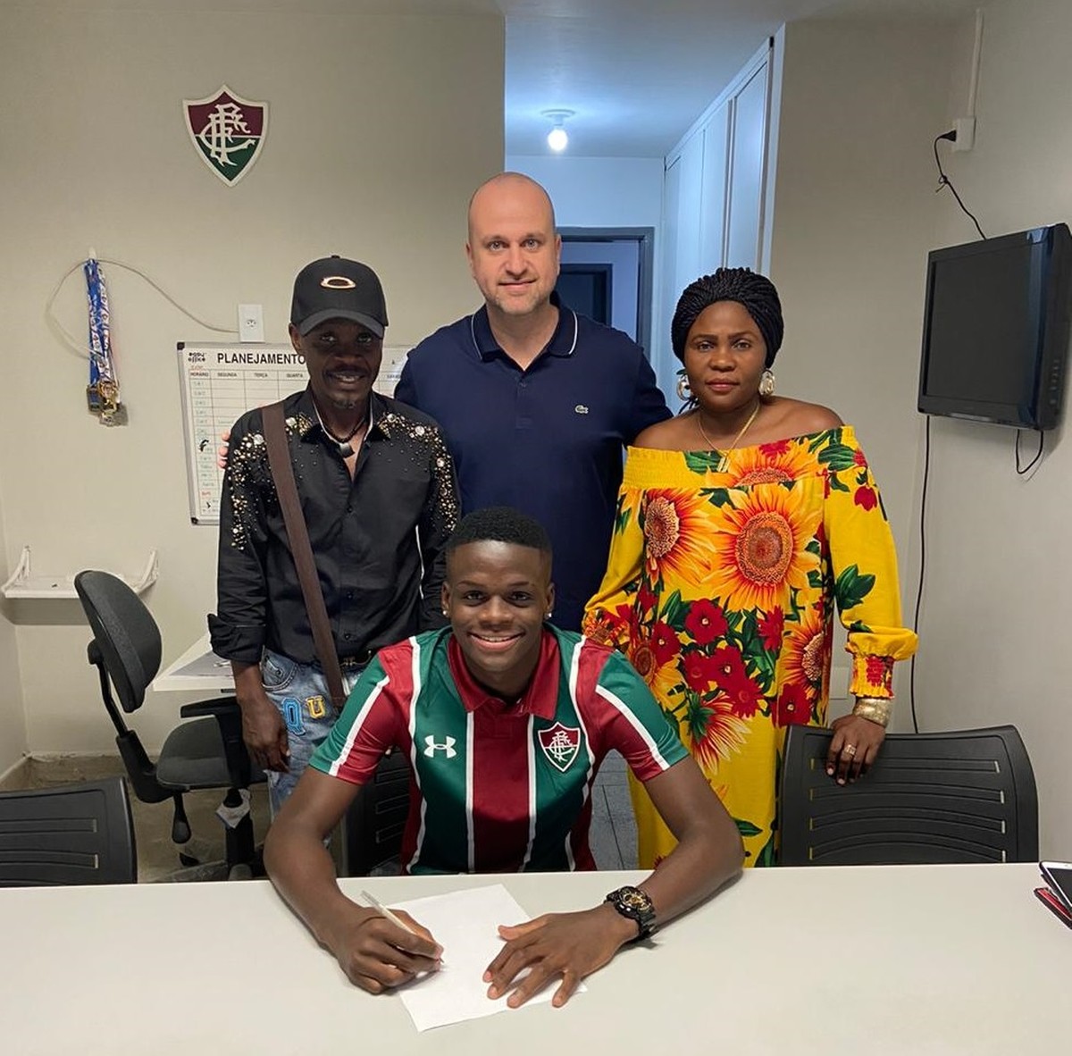 Metinho e Kayky, destaques do sub-17, assinam primeiro contrato ...