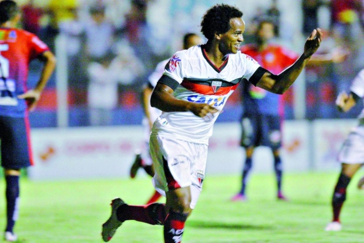 Em busca de reforços, CRB negocia com Magno Cruz, ex-Atlético-GO ...