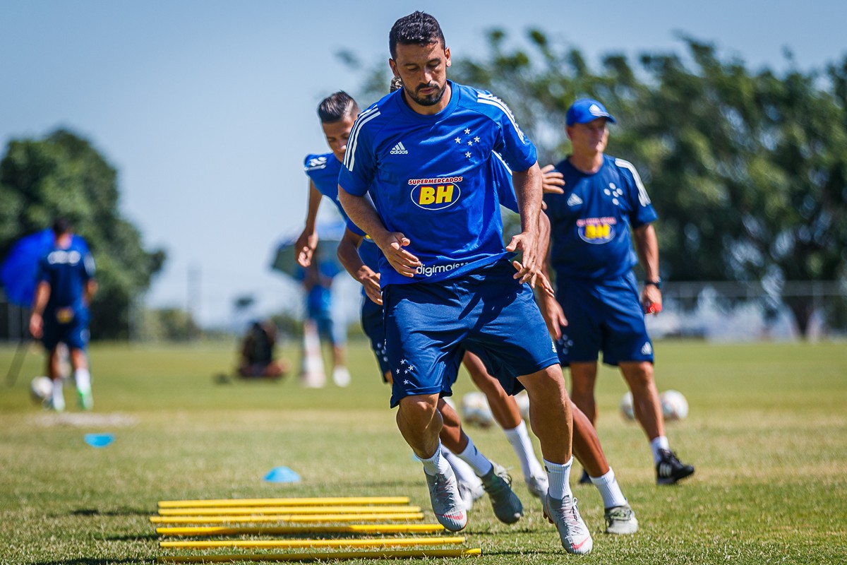 Edilson explica negociação para ficar no Cruzeiro e mira nova retomada ...