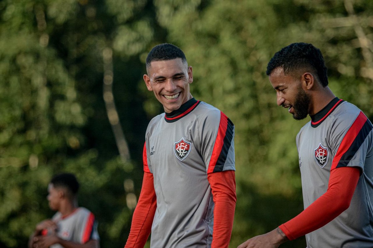 Sem Páscoa e Mateus Moraes, Vitória treina de olho no Manaus ...