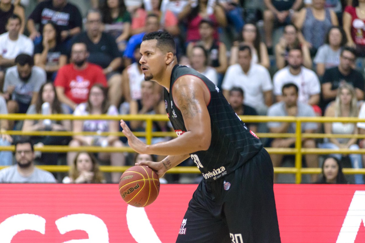 “Continuar o legado de Franca”, diz Hettsheimeir em retorno após quatro ...