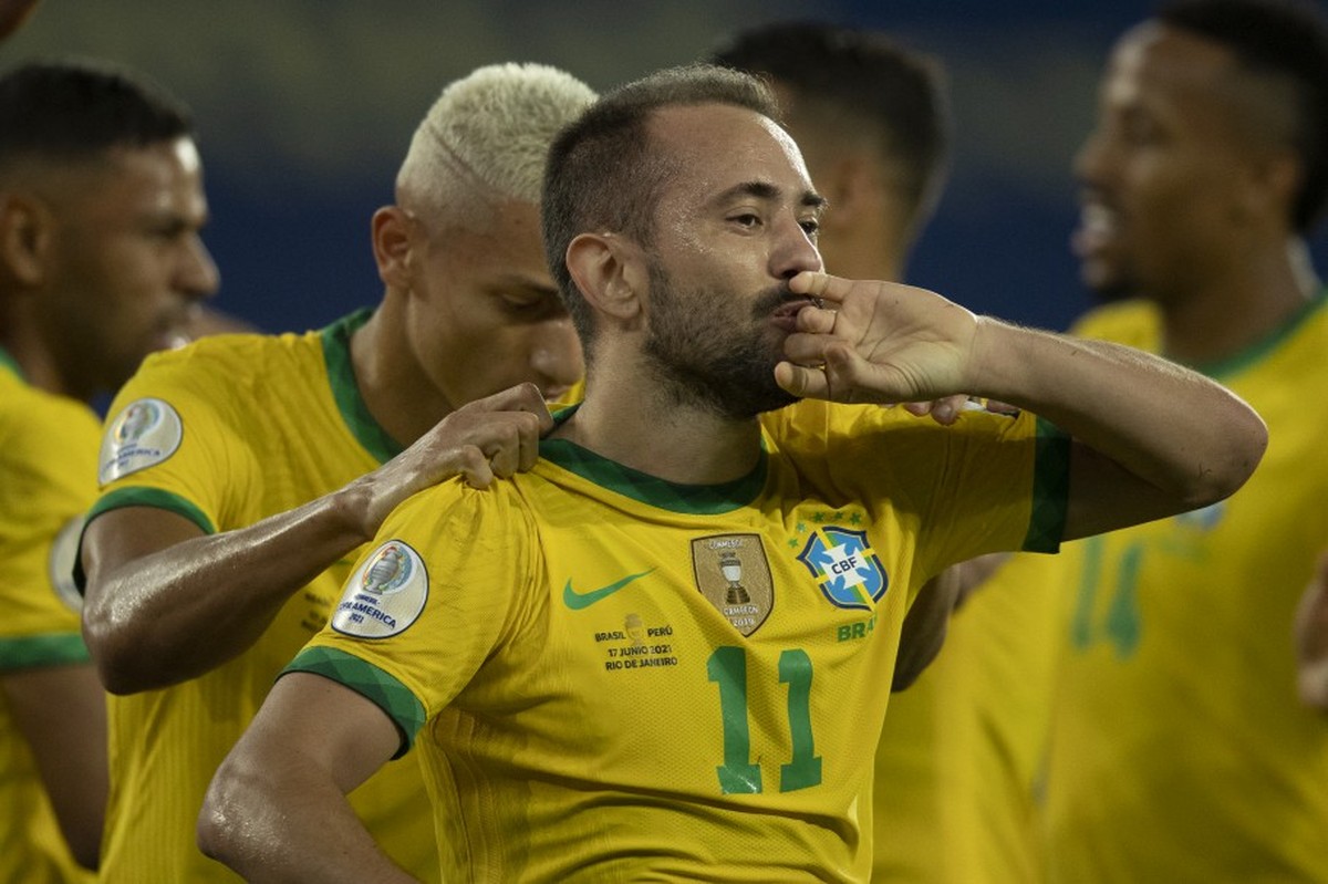 Cinco toques explicam como Everton Ribeiro contribui quando entra na ...