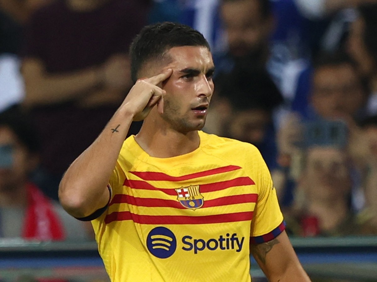 Ferrán Torres, do Barcelona, explica apelido de "Tubarão" | futebol ...
