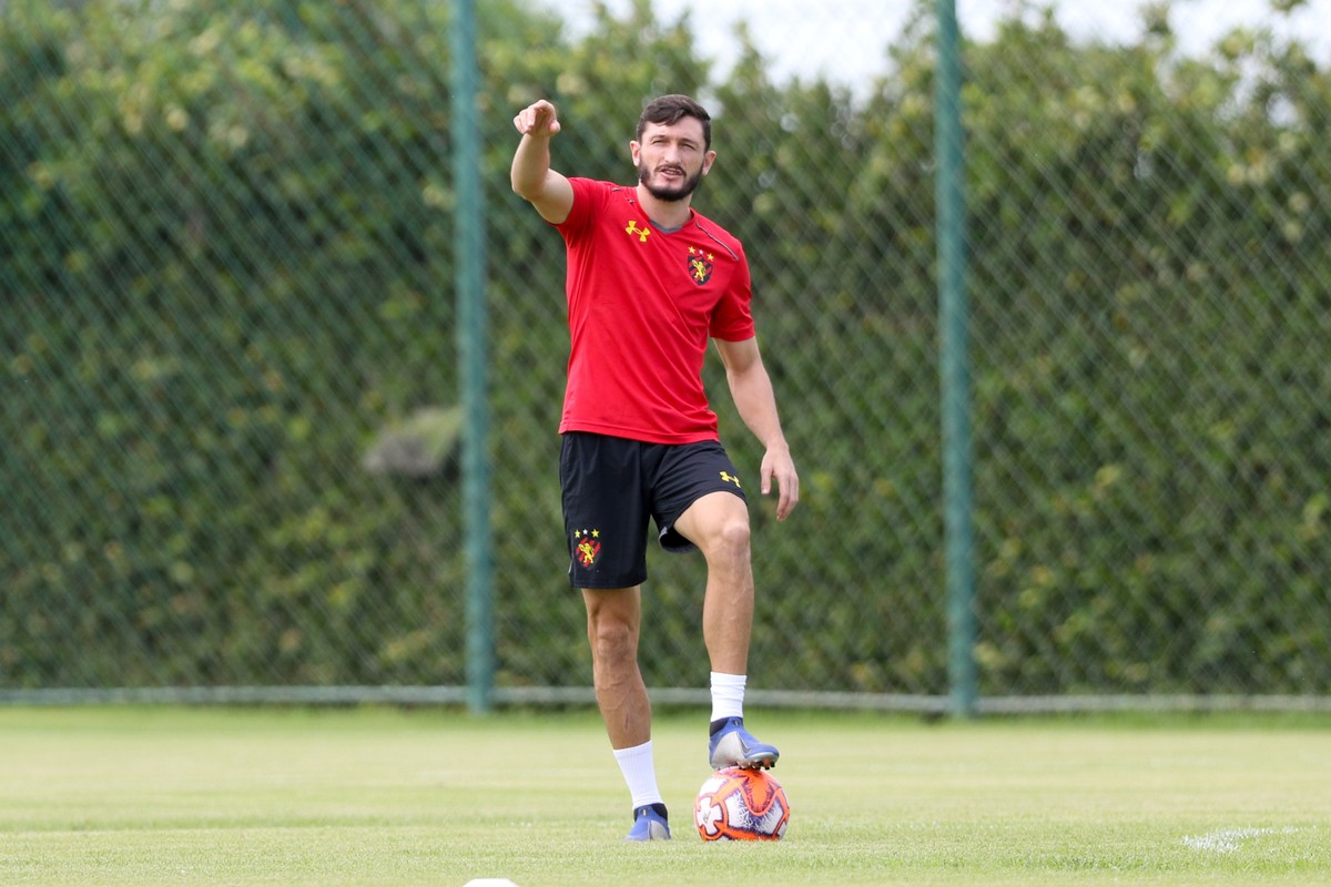 Sander apresenta cansaço muscular e é poupado de treino no Sport ...
