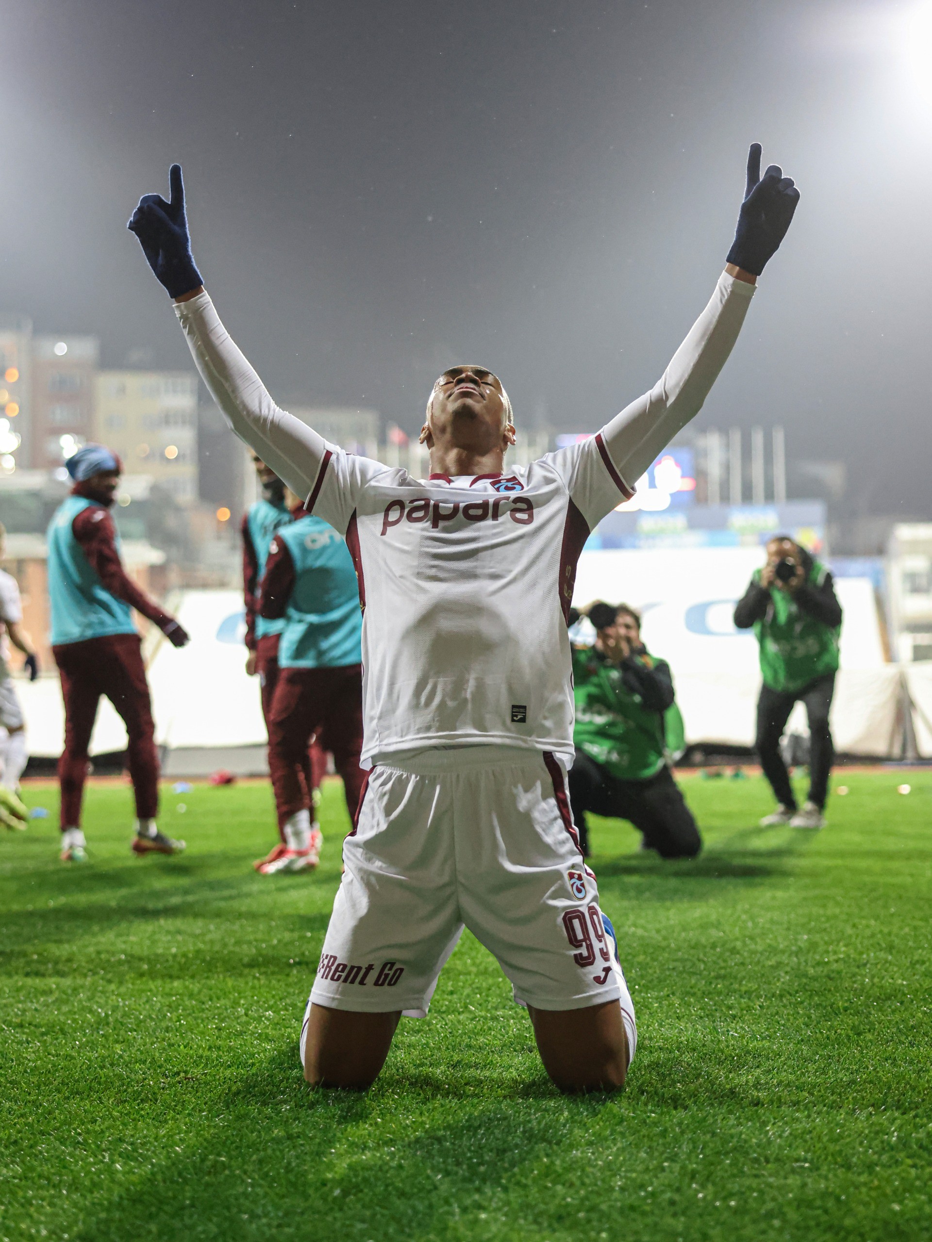 Felipe Augusto, ex-Corinthians, decide e mantém Trabzonspor na briga ...