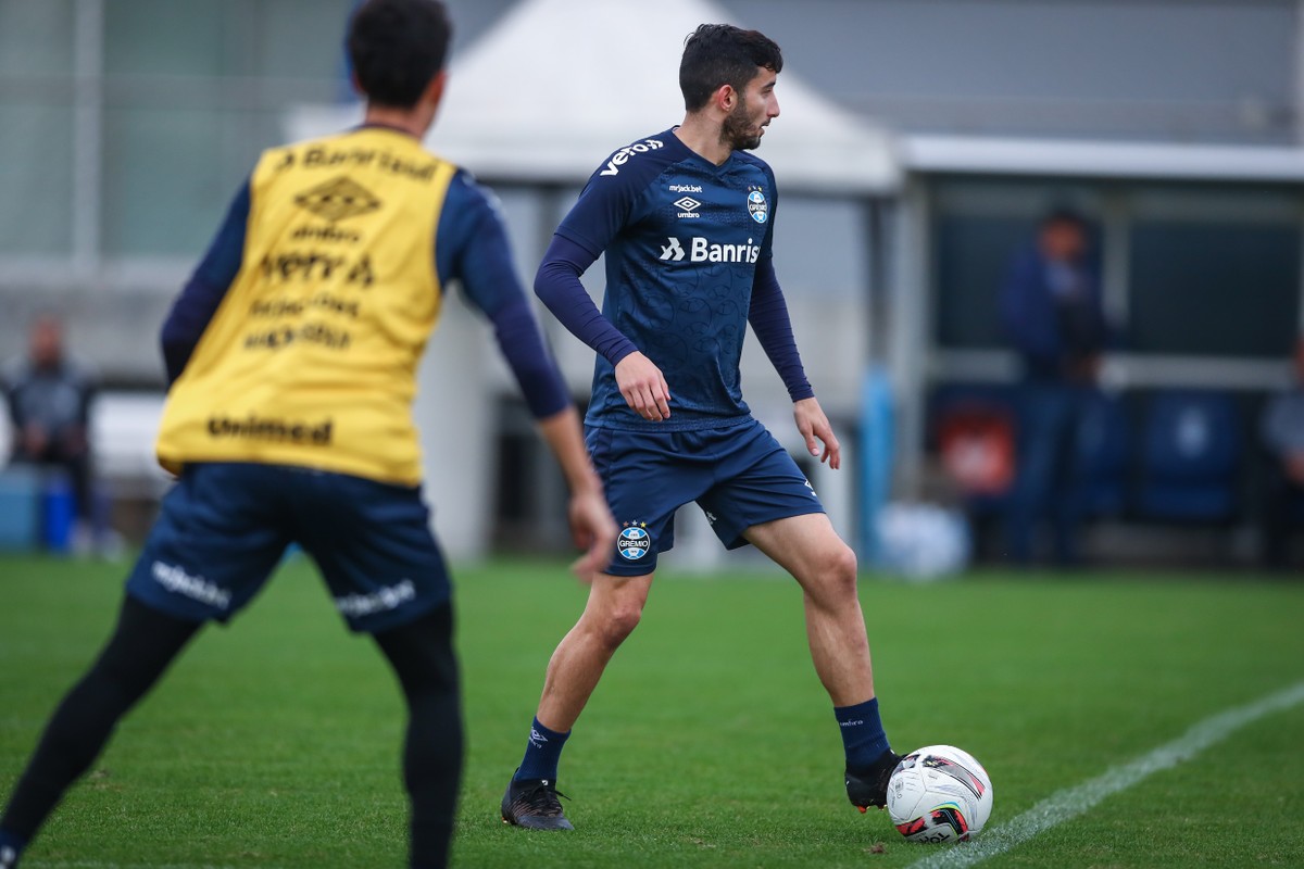 Escalação do Grêmio: Roger deve desfazer trio de zagueiros e volta a ...