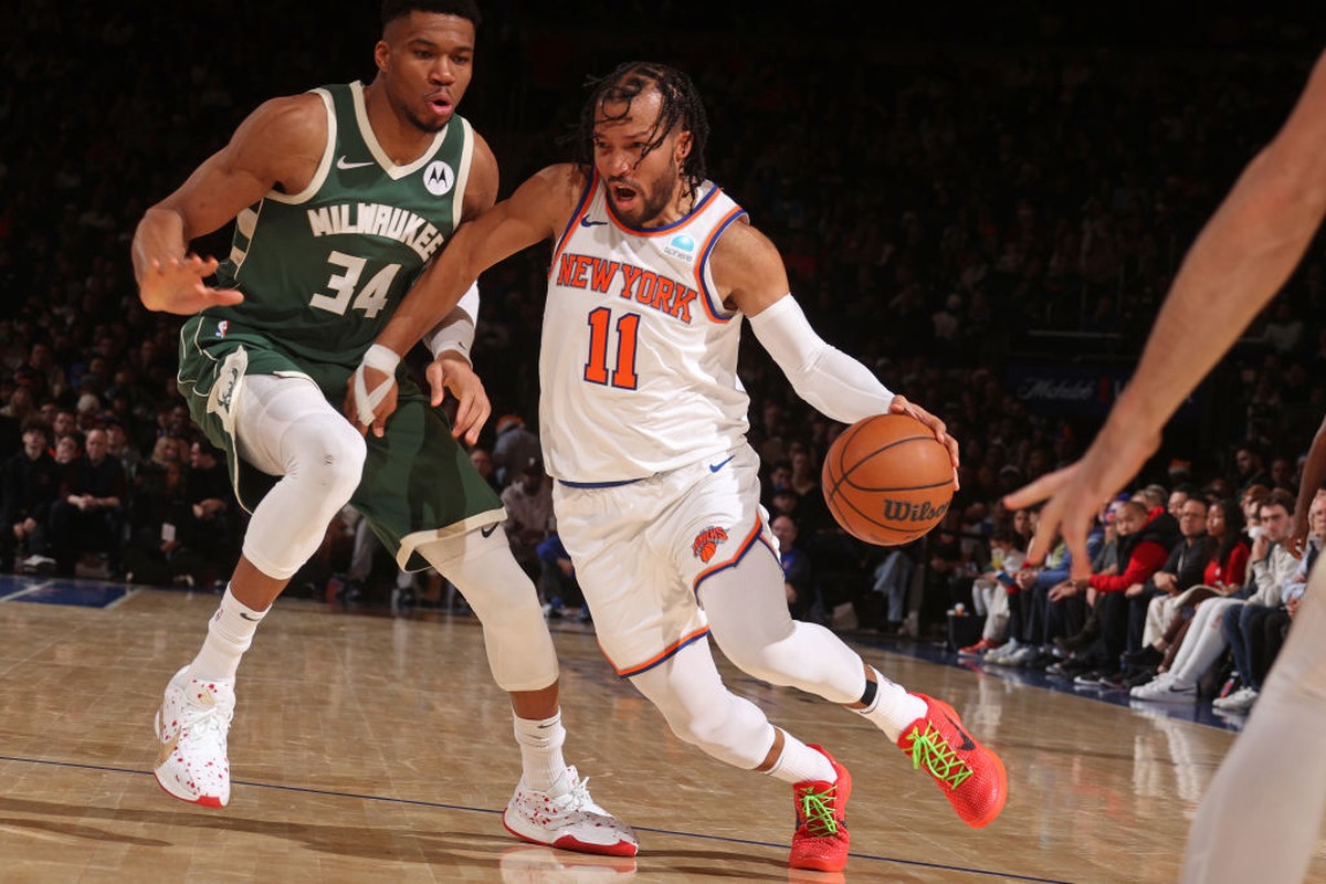 Brunson faz lance incrível e anota 38 pontos em rodada de Natal da NBA ...