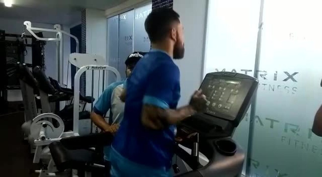Jonatan Gómez se apresenta e começa o trabalho no CSA; vídeo