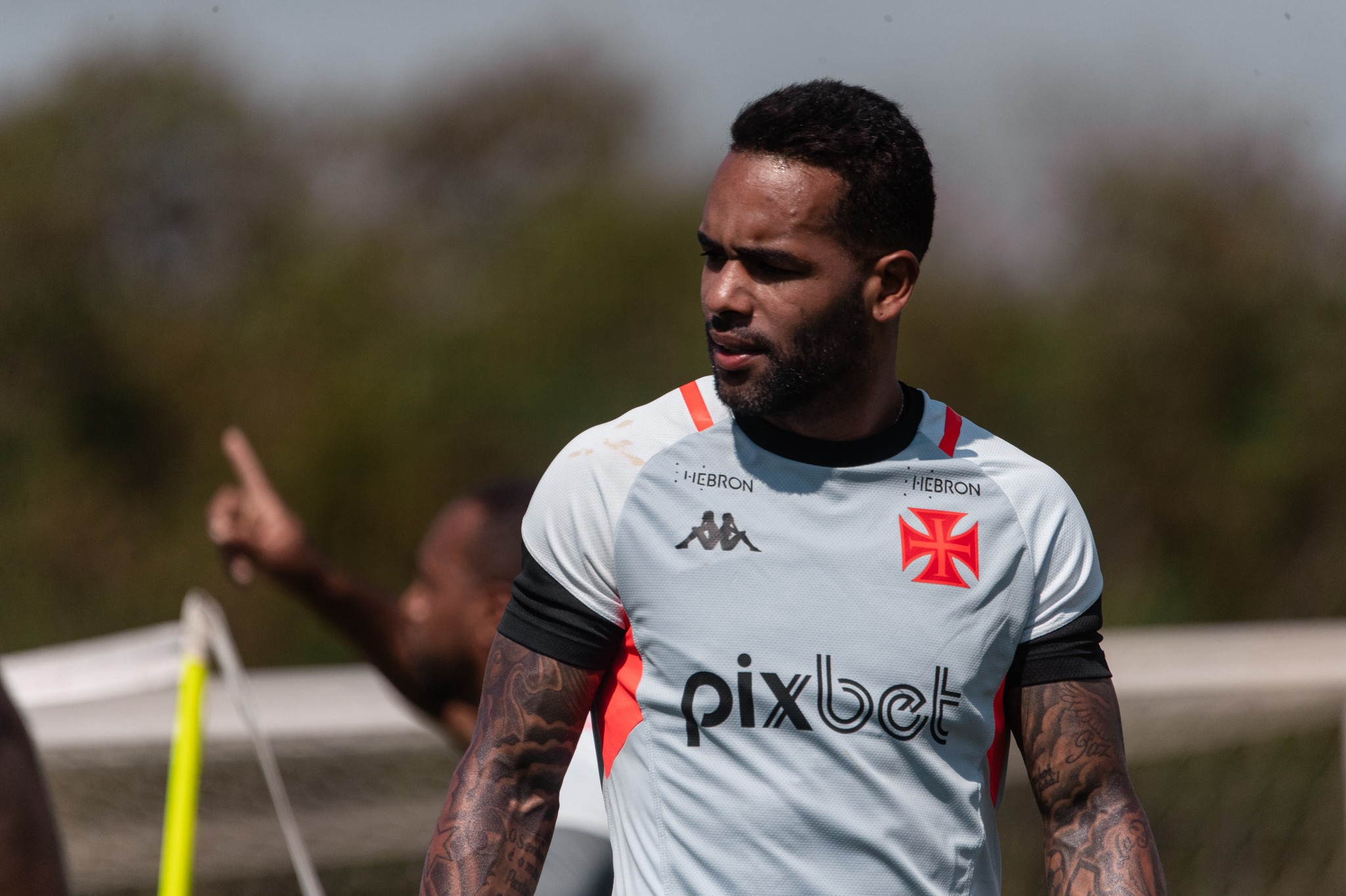 Alex Teixeira assina contrato com o Vasco até dezembro de 2025 | Ge