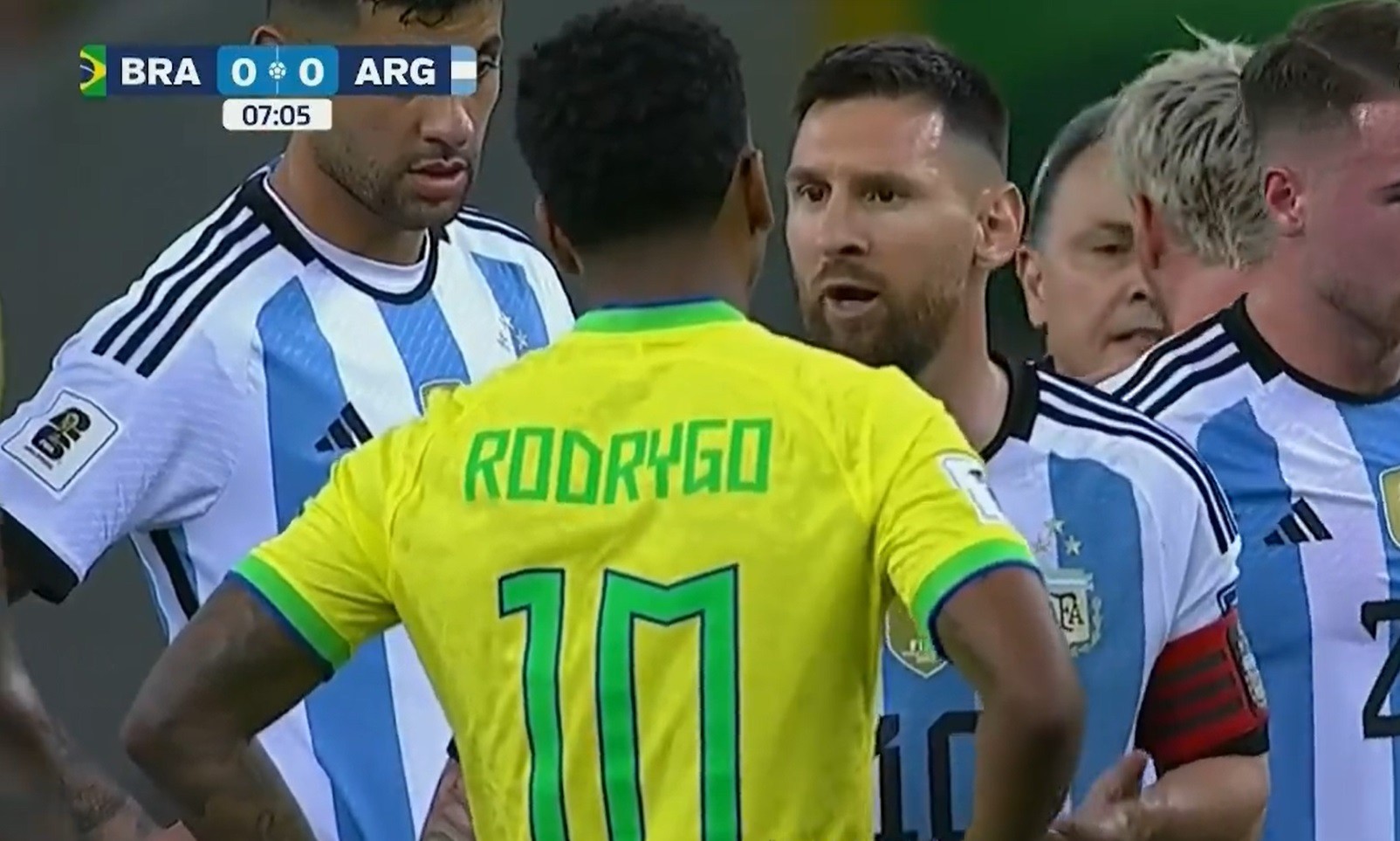 Brasil x Argentina: TV revela insultos de discussão entre Messi e ...
