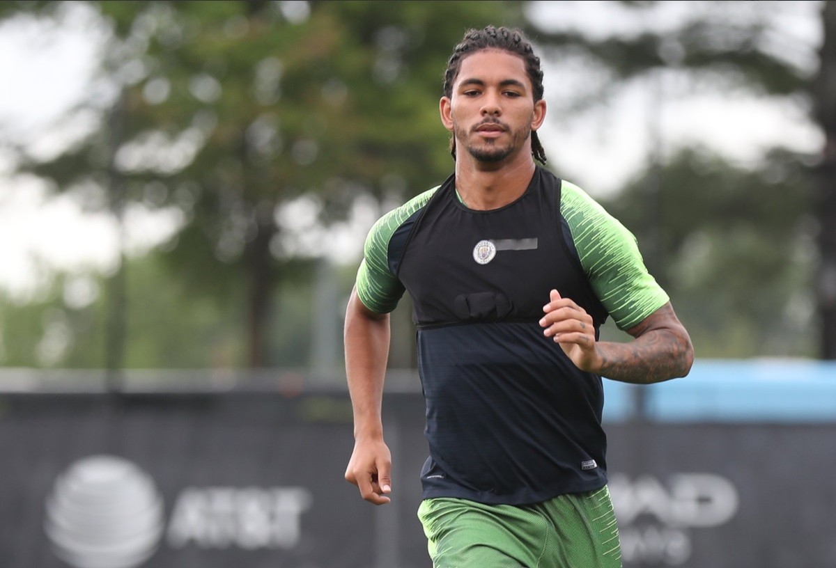 Porto e Benfica disputam Douglas, do Manchester City, segundo site ...