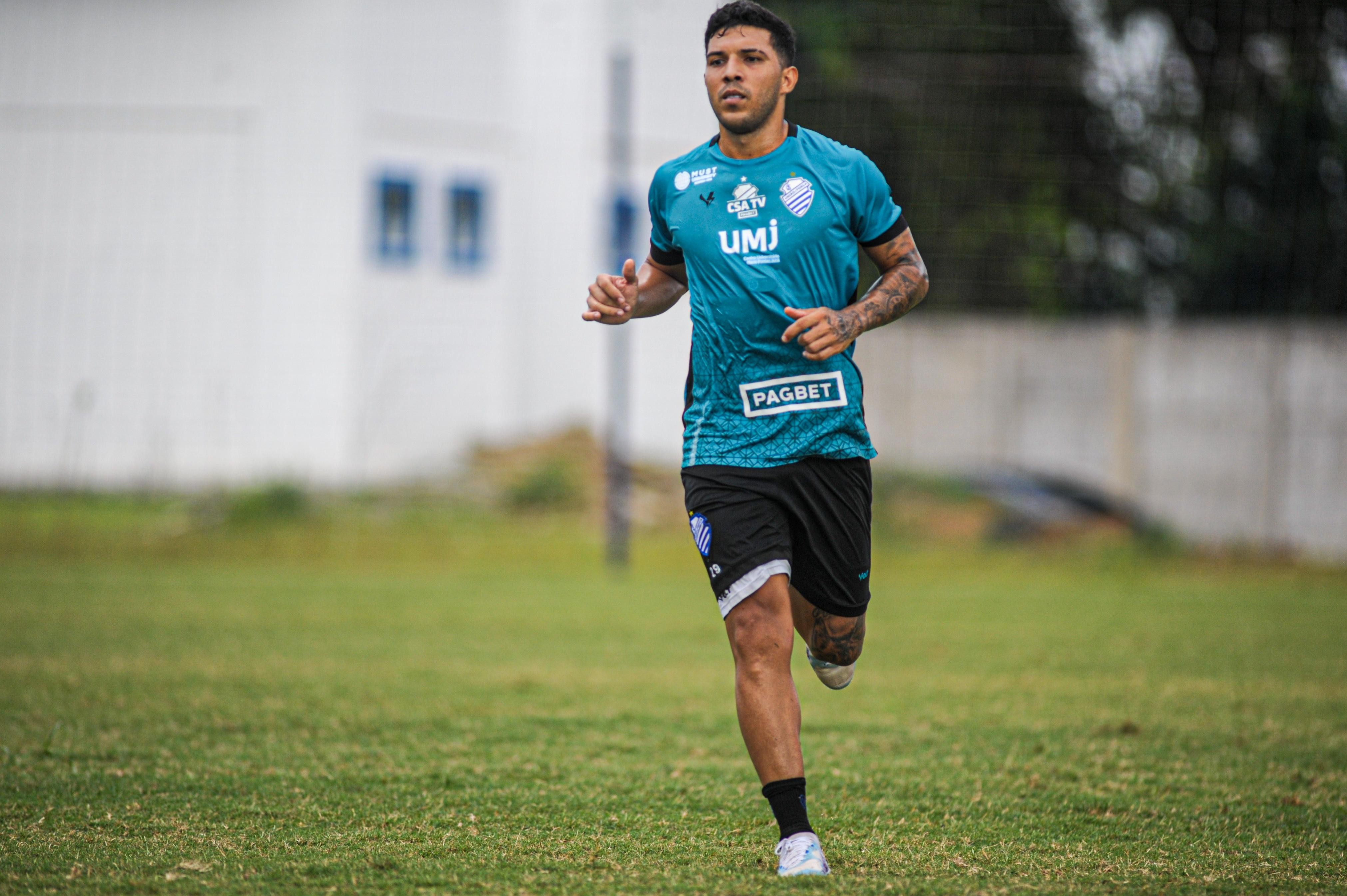CSA oficializa o meia Alan Pedro e o atacante Iury Tanque para a Série ...