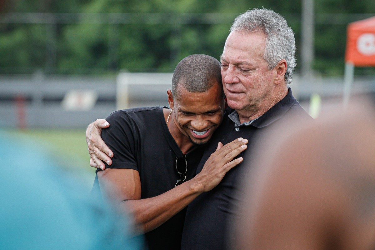 Vasco anuncia saída do lateral Edimar, que está a caminho do CRB ...