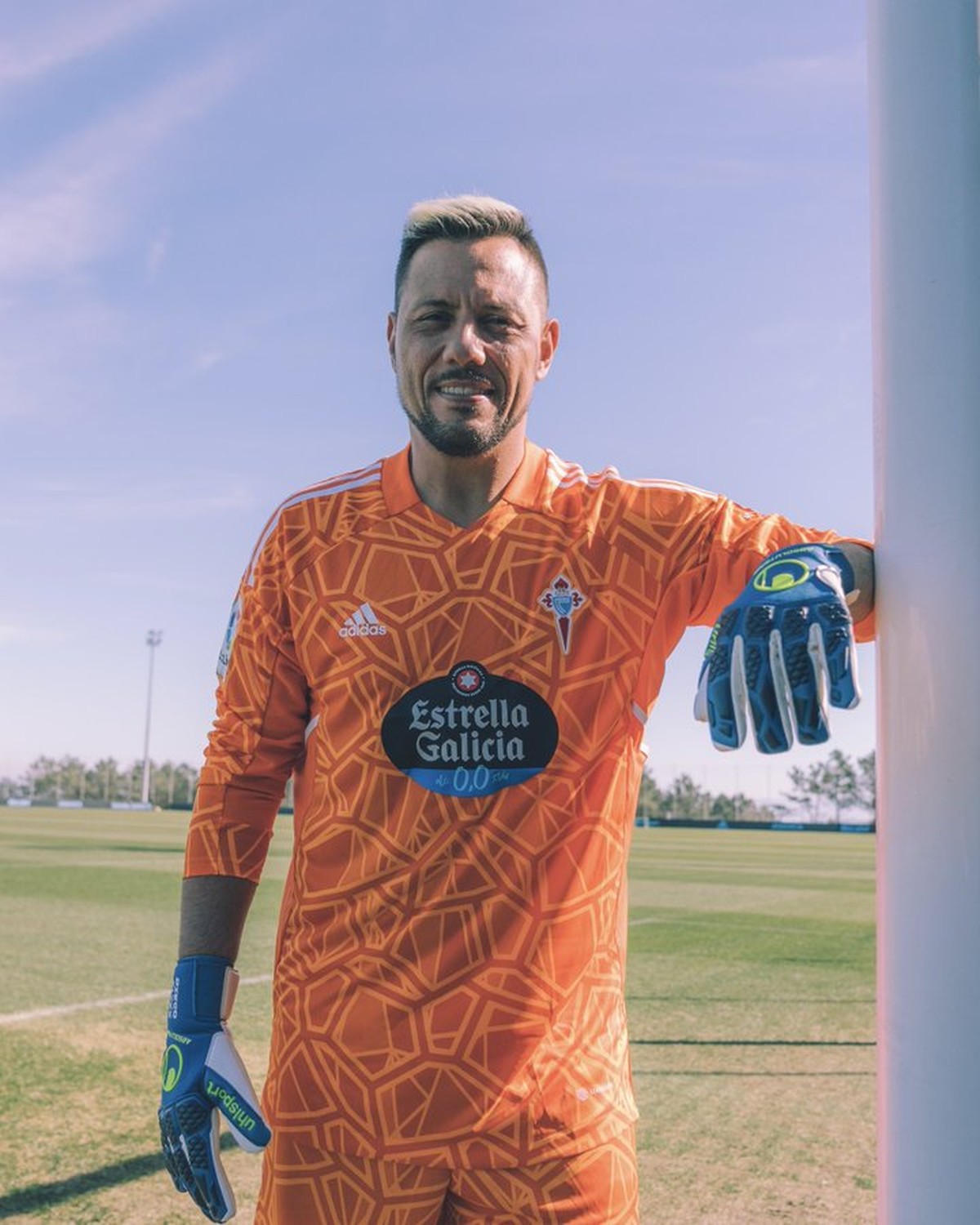 Celta anuncia a rescisão do goleiro Diego Alves, que deixa o clube ...
