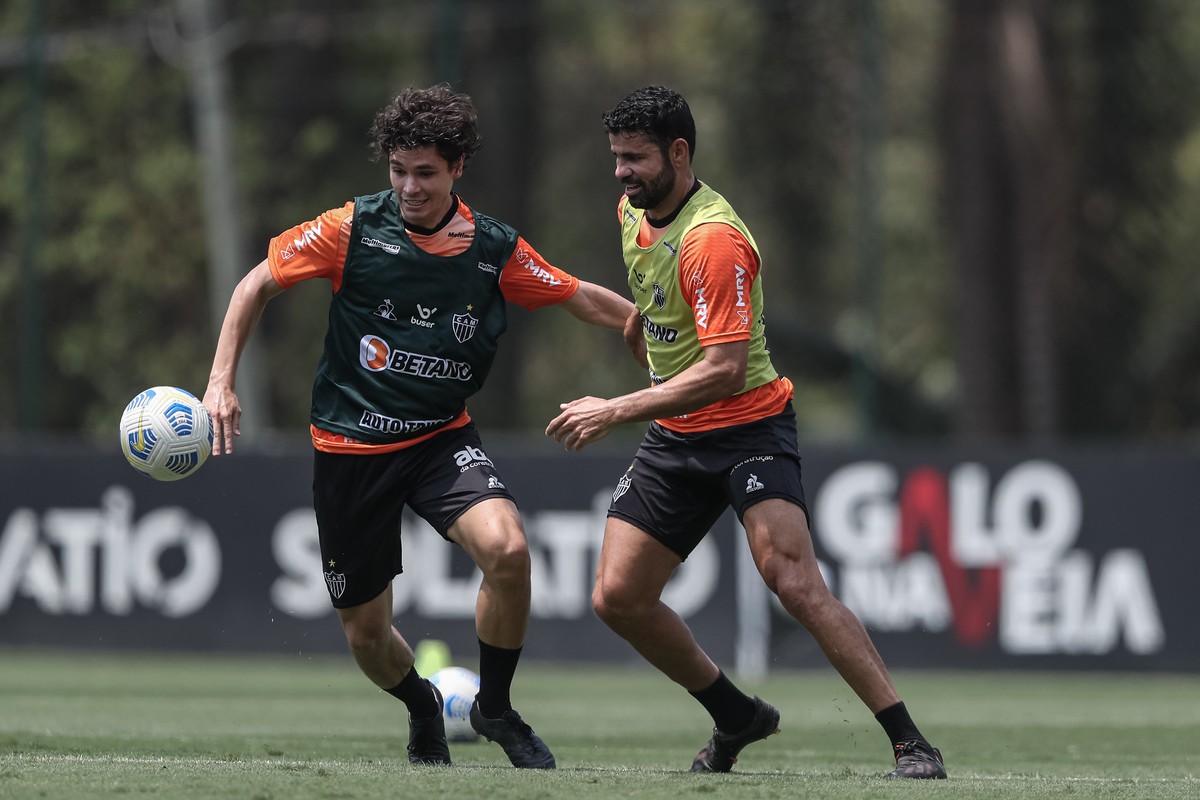 Após duas semanas de lesão, Diego Costa entra em reta final de ...