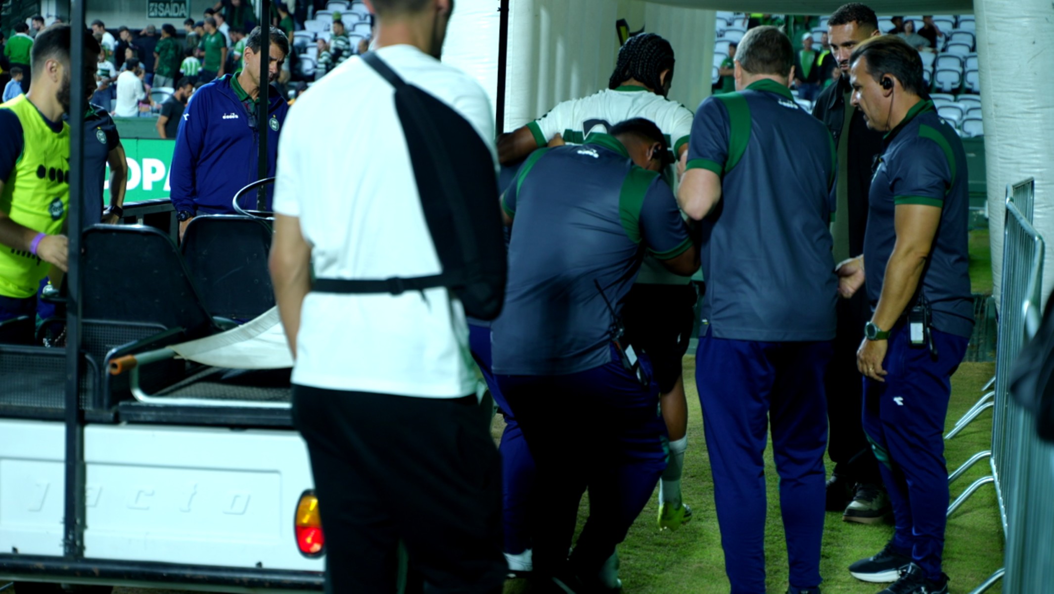 Atacante deixa o campo carregado e vira desfalque no Coritiba | Ge