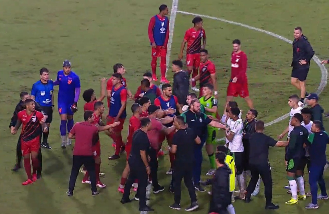 Athletiba: árbitro expulsa cinco jogadores do Coritiba e quatro do ...