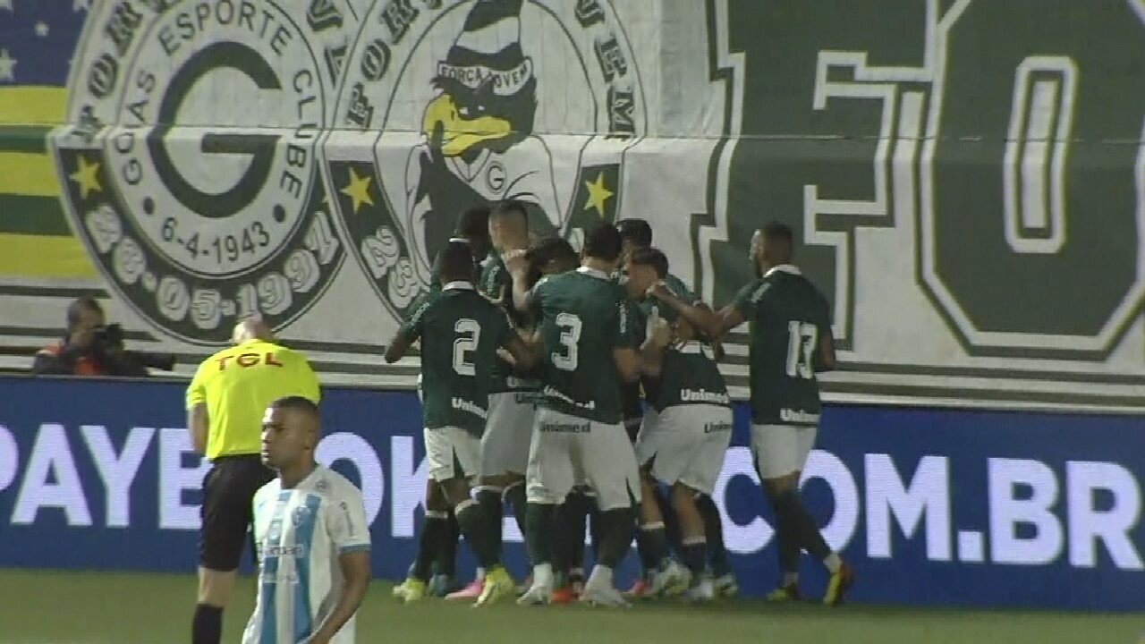 Tadeu comemora primeiro título pelo Goiás: "Tira um peso enorme" | Ge