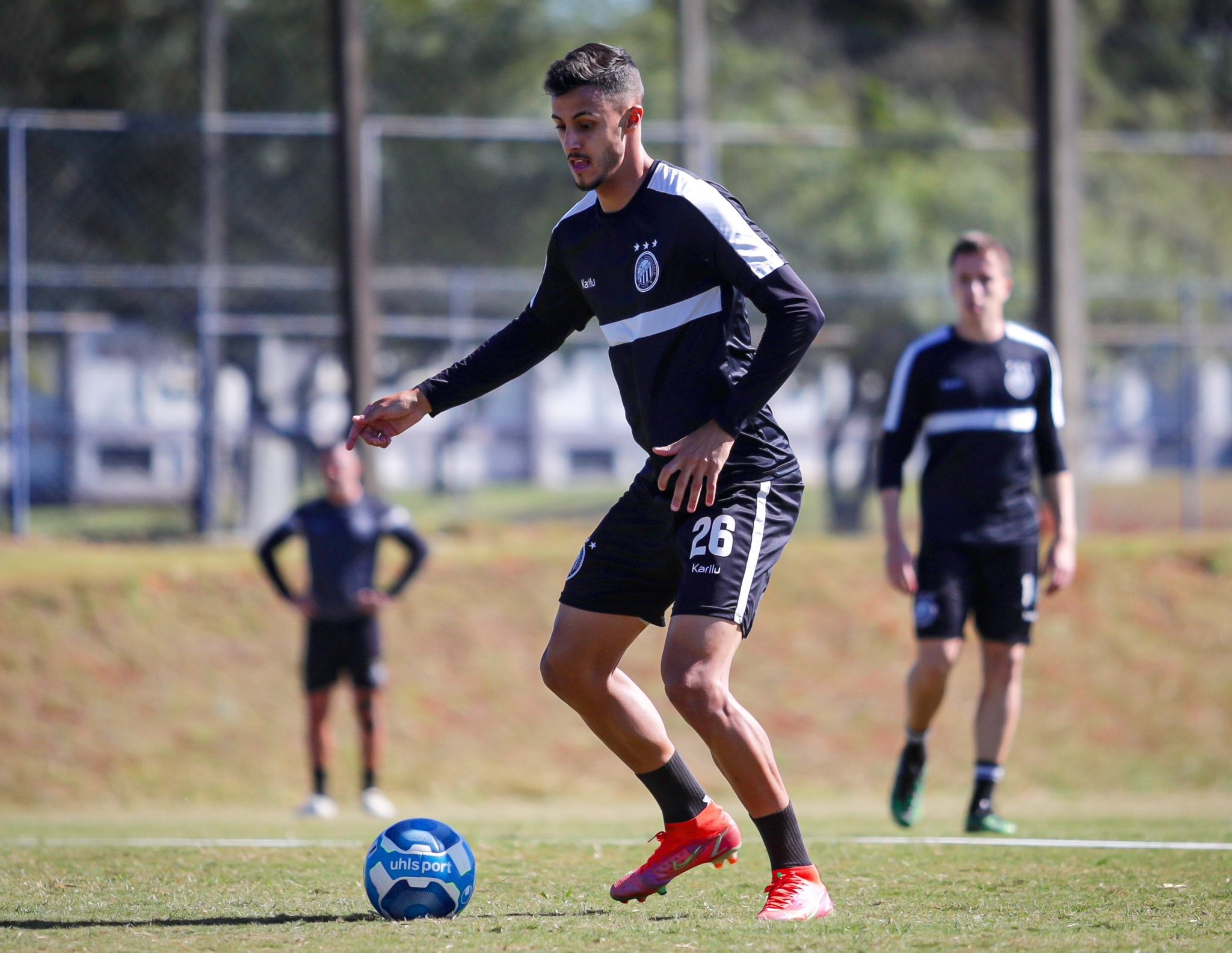 Escalação: Operário-PR deve ter mudanças na zaga e no meio contra ...