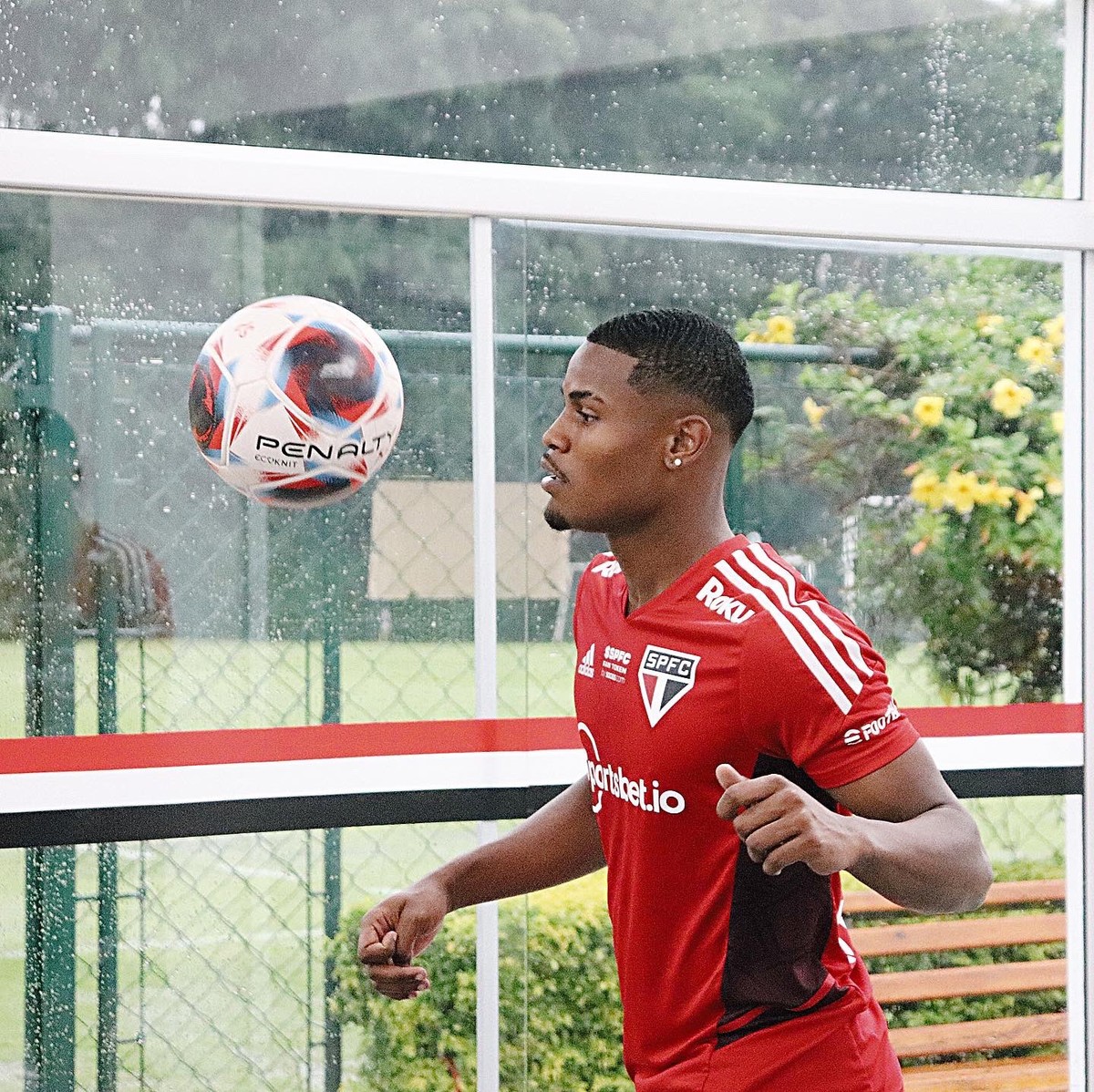 Nathan aproveita sequência como titular no São Paulo e espanta ...