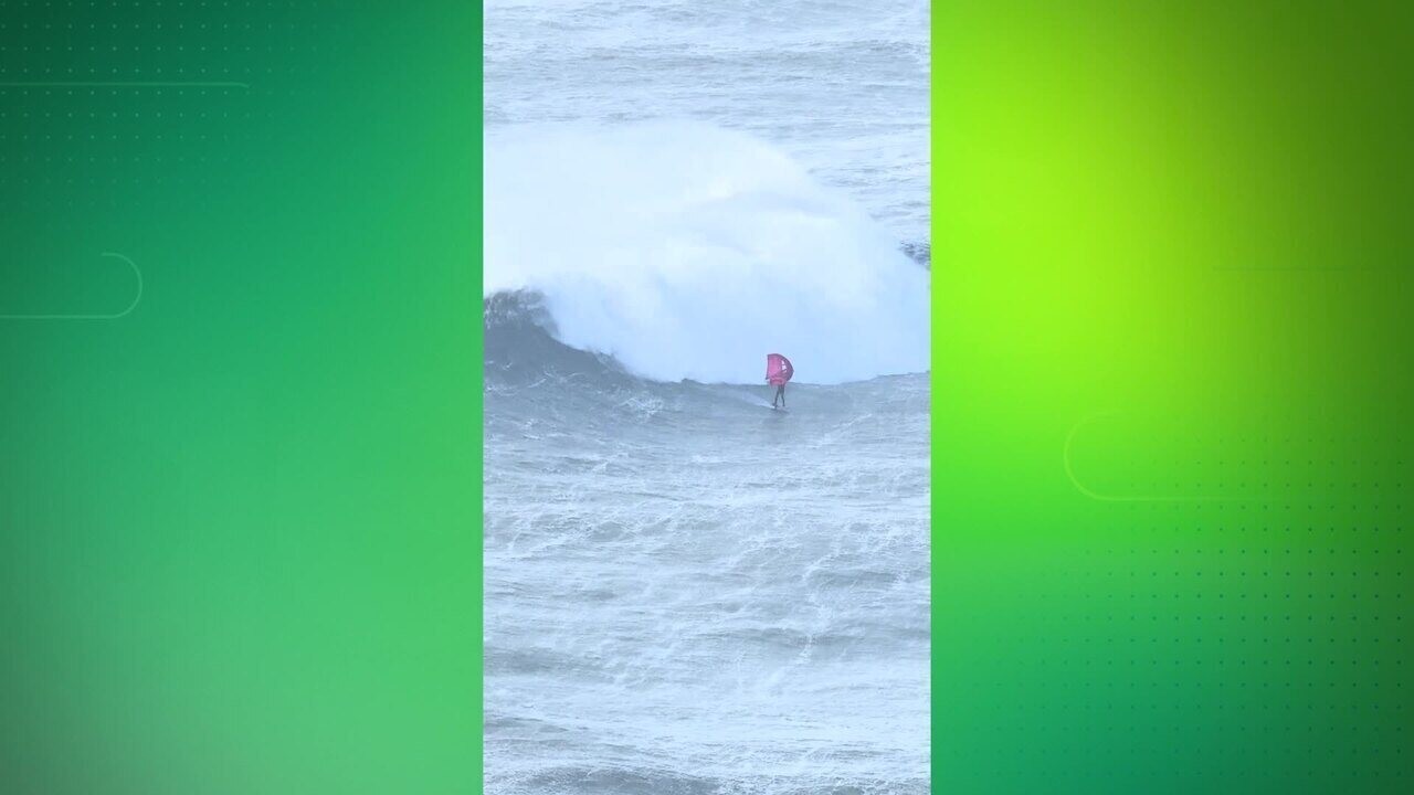 Brasileiro surfa onda grande de wing foil em Nazaré; assista
