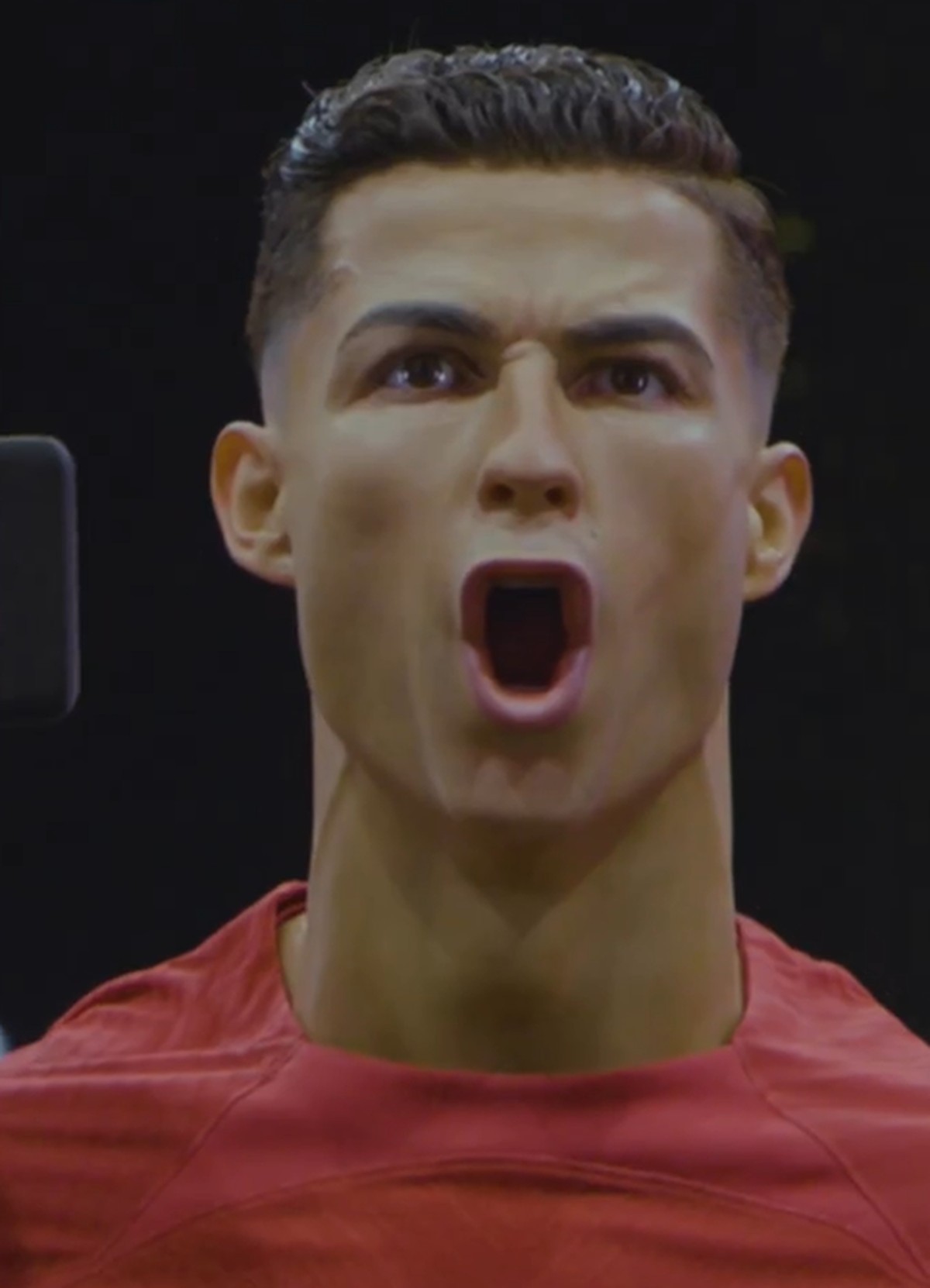 Cristiano Ronaldo "invade" Times Square com anúncio em telão e estátua ...