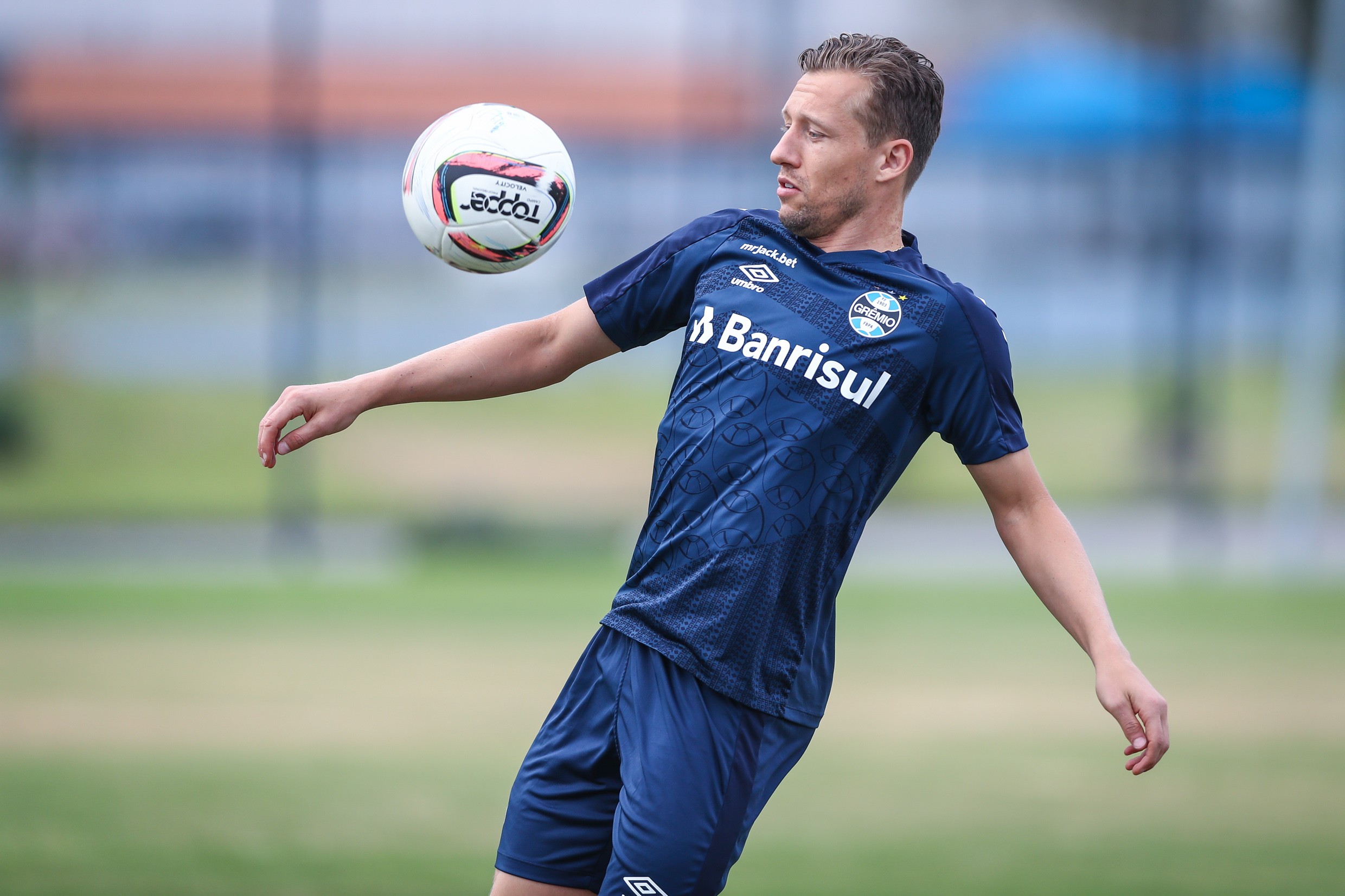 Com alteração cardíaca, Lucas Leiva vai consultar especialistas; veja ...