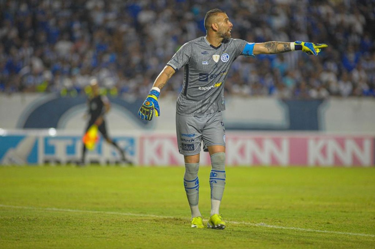 Rafael Santos espera que o Confiança encerre o ano com dignidade e ...