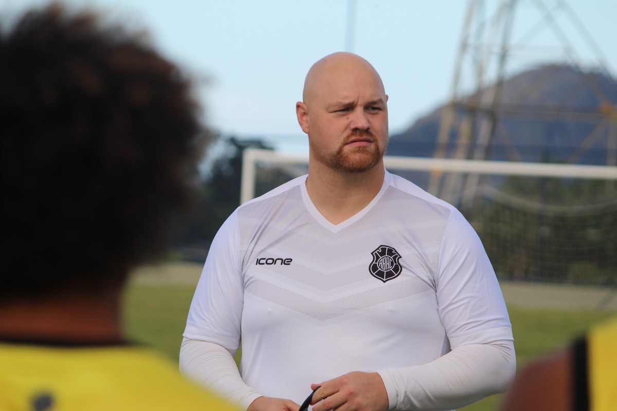 Técnico Andre Visser pede desligamento do Rio Branco-ES e protesta ...