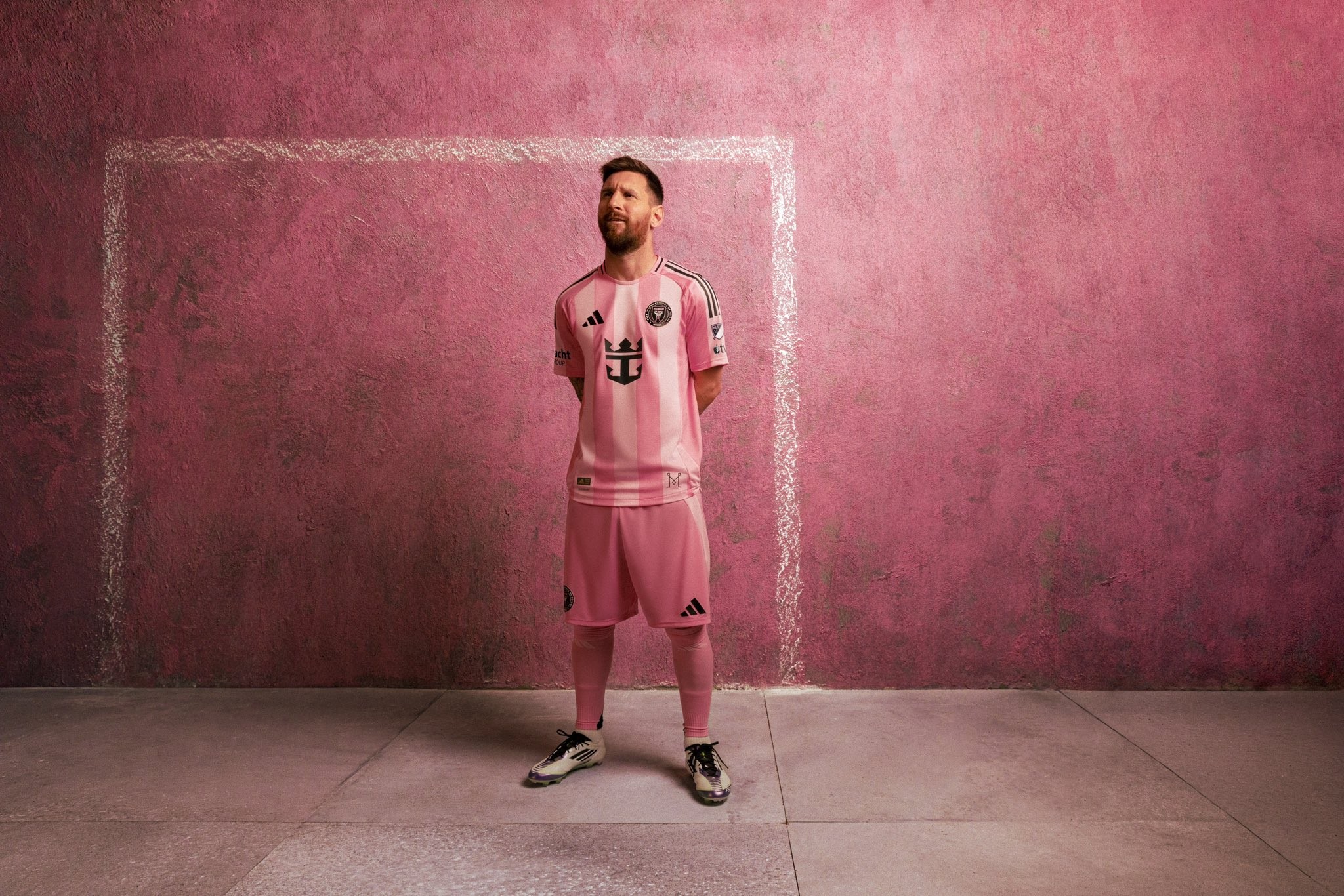 Inter Miami lança novo uniforme com Messi de modelo; veja | Ge
