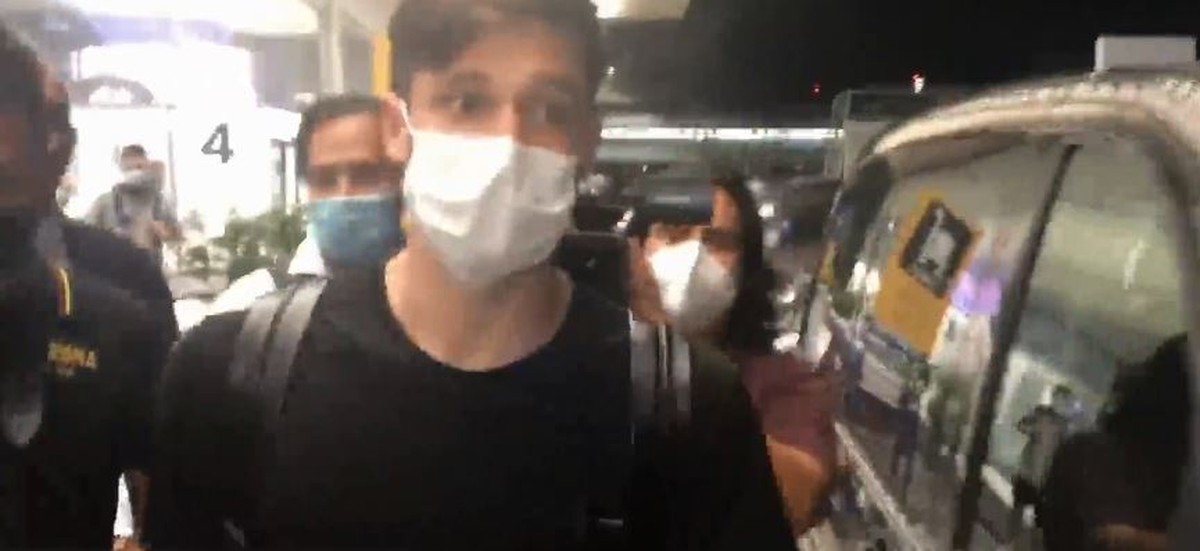 Viña chega à Itália para assinar com a Roma; Palmeiras diz que venda ...