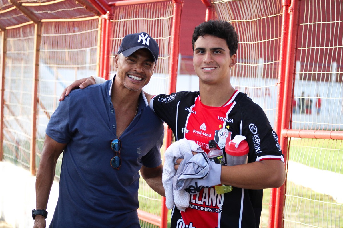 Ex-atacante Dodô marca presença em jogo do filho pela Copa São Paulo ...