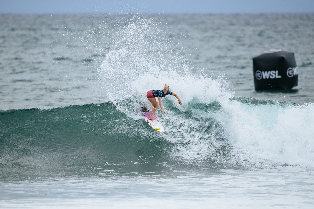 Tati Weston-Webb diz que vai competir com o pé machucado no WSL Rio Pro | wsl | ge