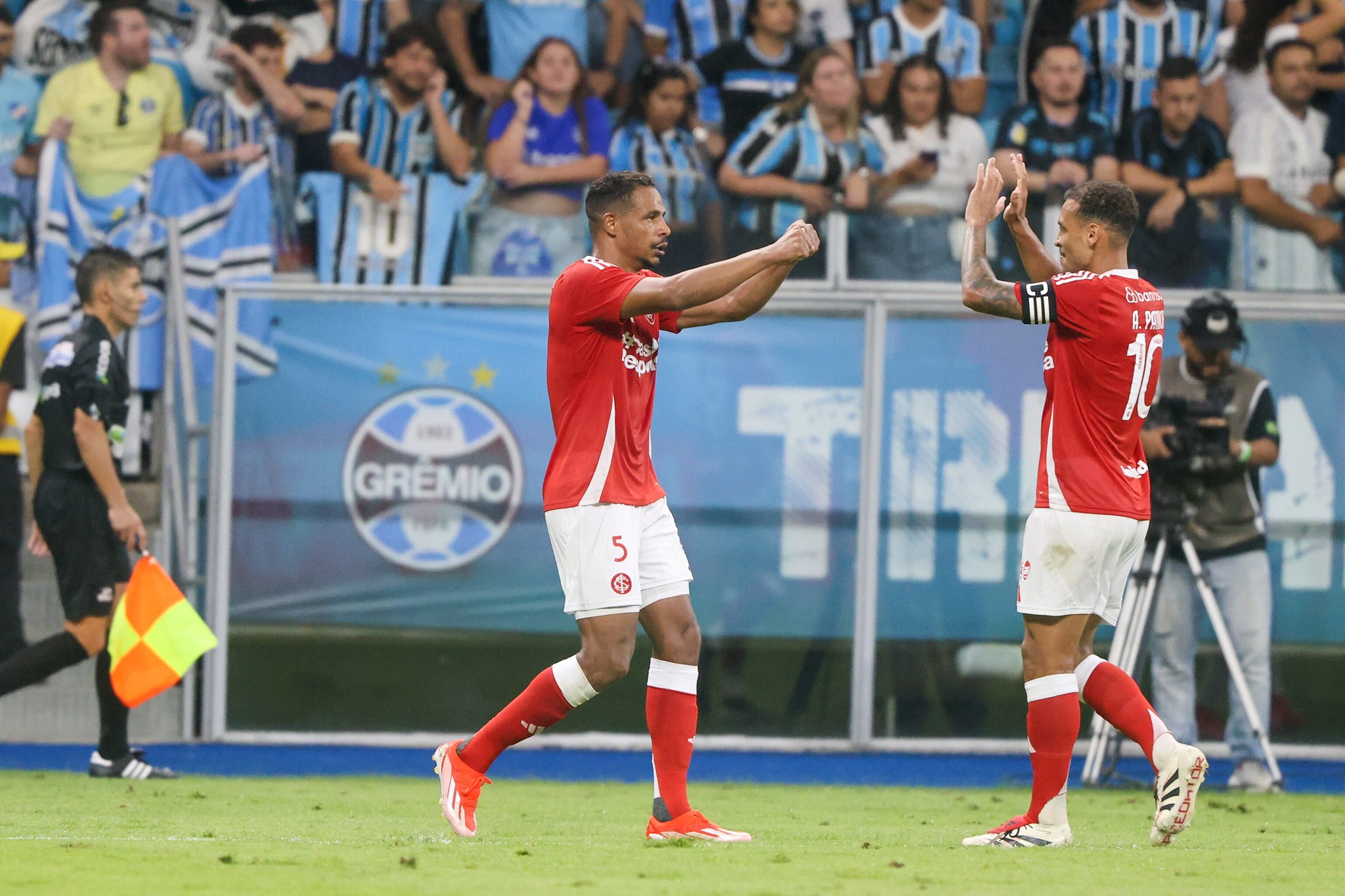 Atuações do Inter: Fernando domina meio-campo e faz gol no Gre-Nal | Ge