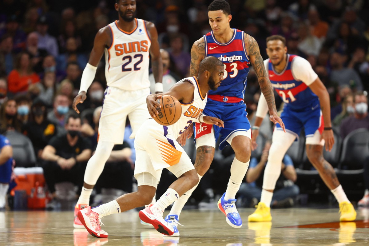 Suns não dão chances aos Wizards, vencem outra e colam novamente na ...