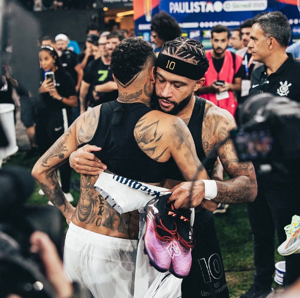 neymar e memphis depay