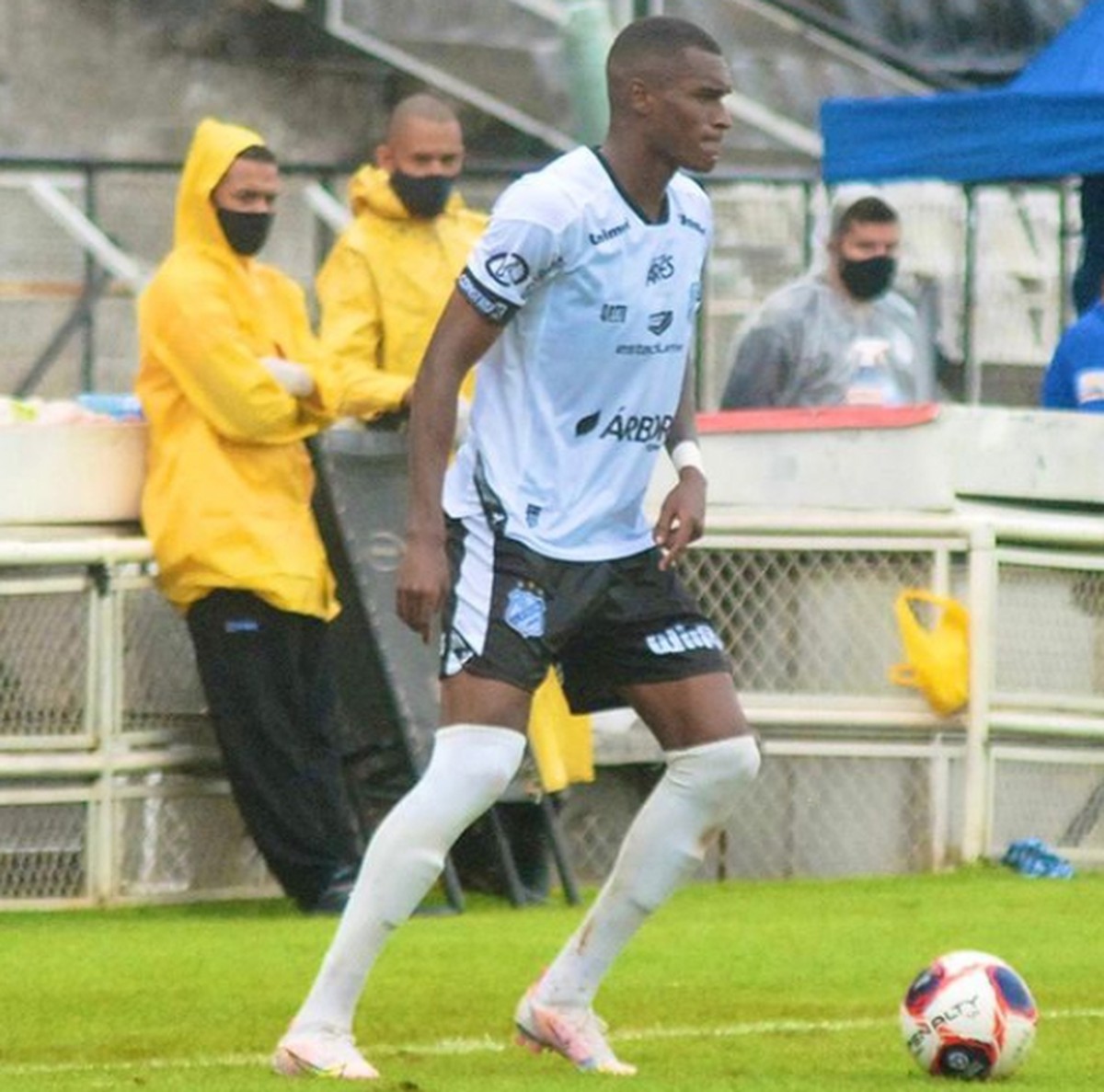 Corinthians conta com retorno de Matheus Alexandre para ser testado ...