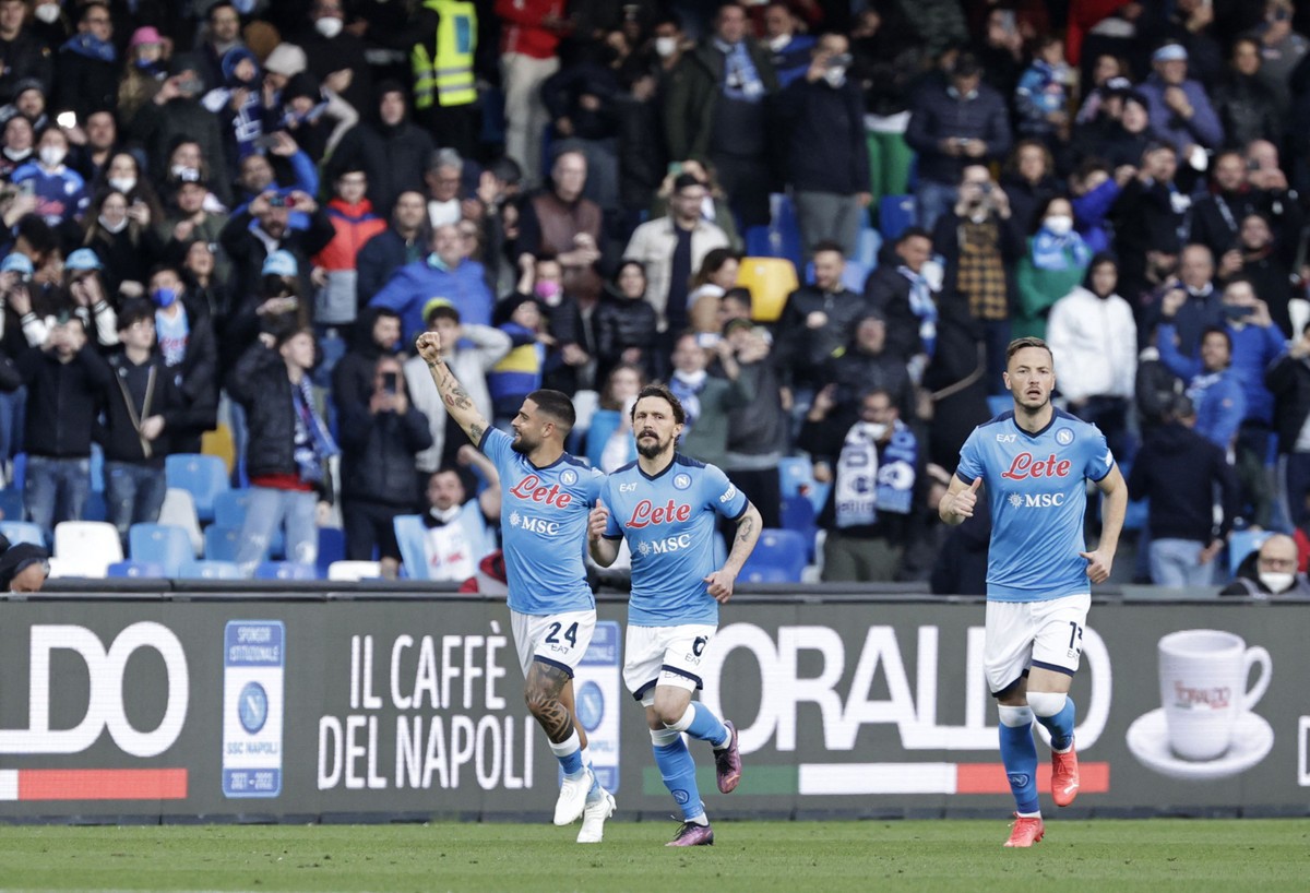 Napoli cede empate no fim para a Roma e se distancia da briga pelo ...