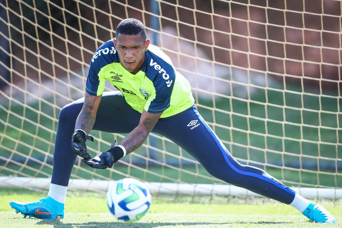 Grêmio dá caso Adriel como encerrado e garante chance para goleiro ...