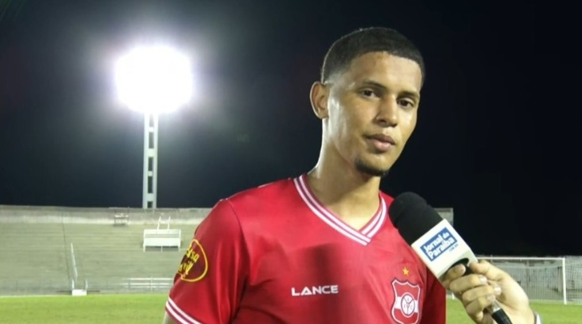 Douglas comemora seu primeiro gol como profissional pelo Auto Esporte ...