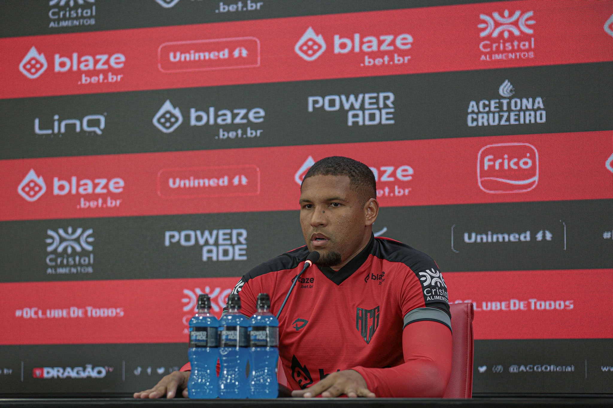 Matheus Felipe admite surpresa do elenco do Atlético-GO com saída de ...