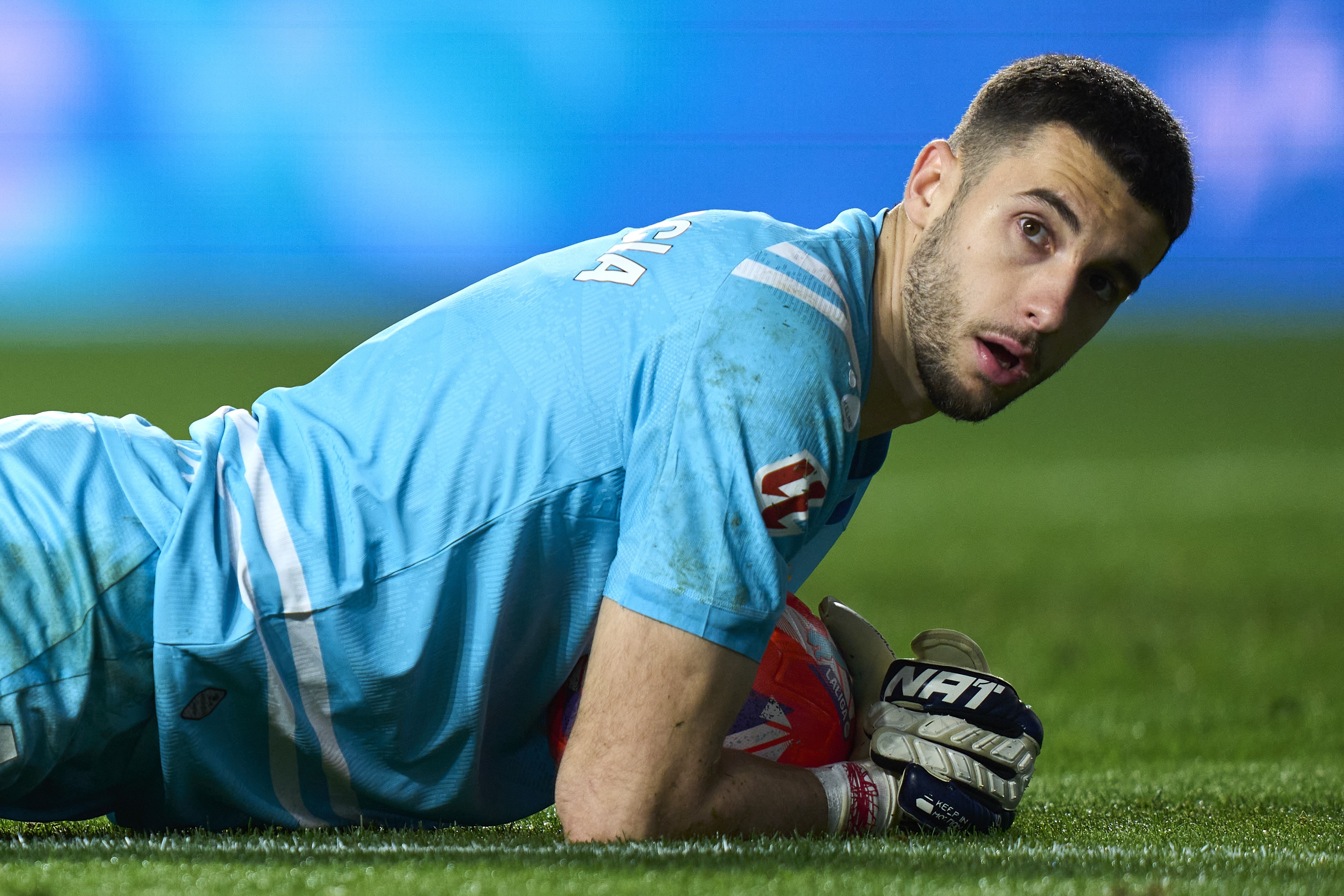 Barcelona se acerta com goleiro do rival Espanyol e pagará multa de R ...